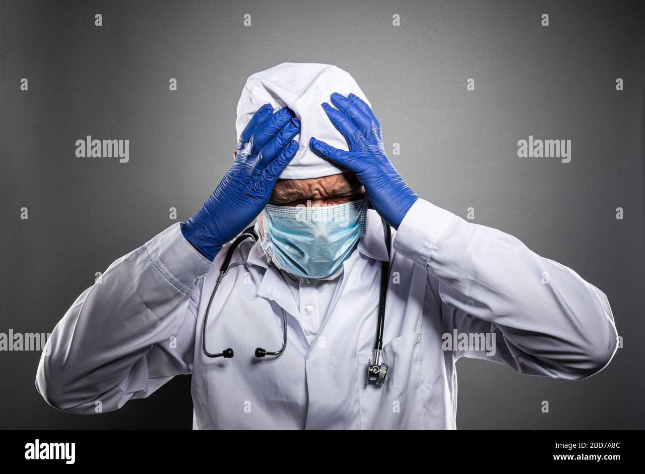 Hospital uniform hi-res stock photography and images - Alamy