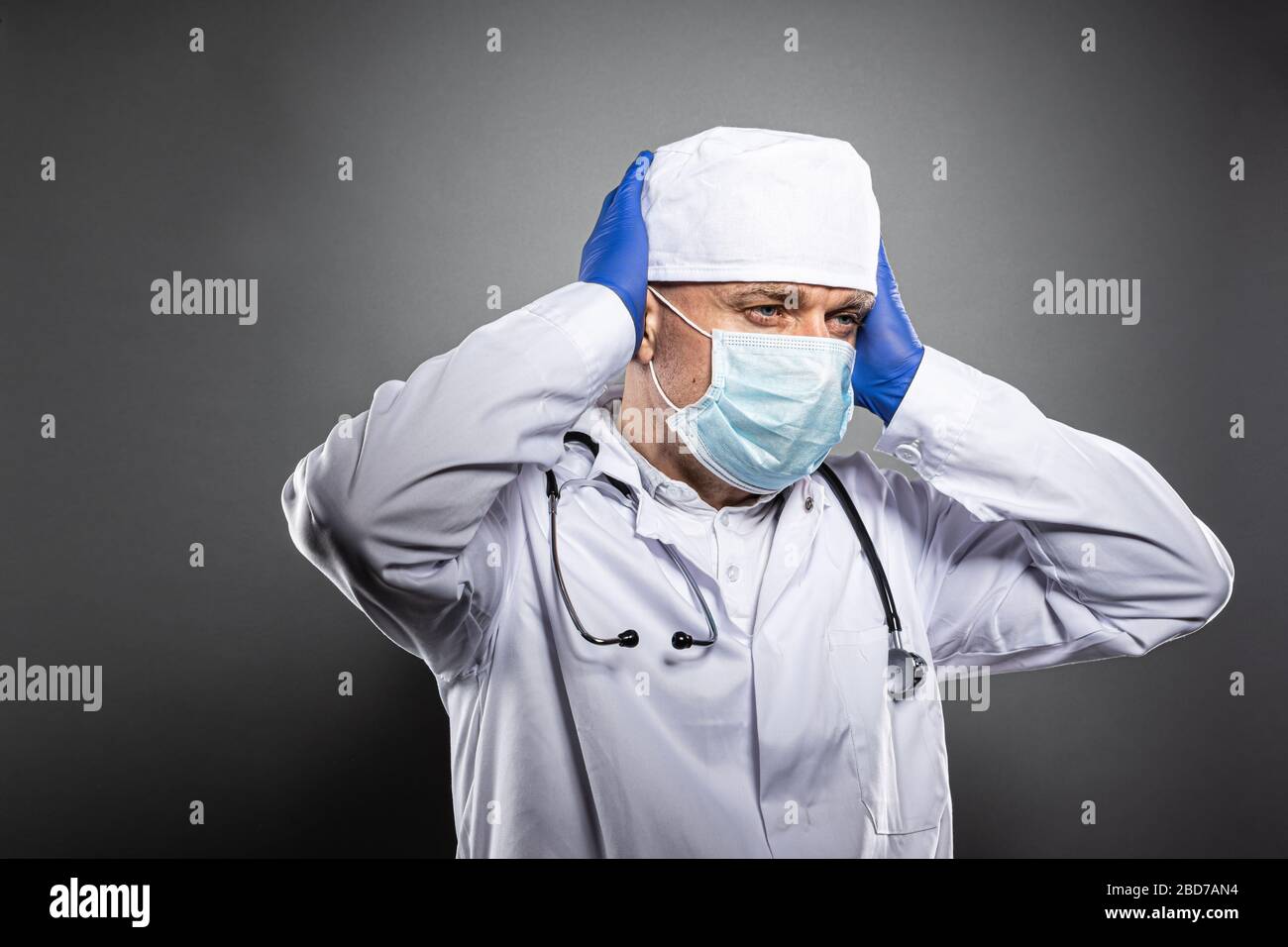 Hospital uniform hi-res stock photography and images - Alamy