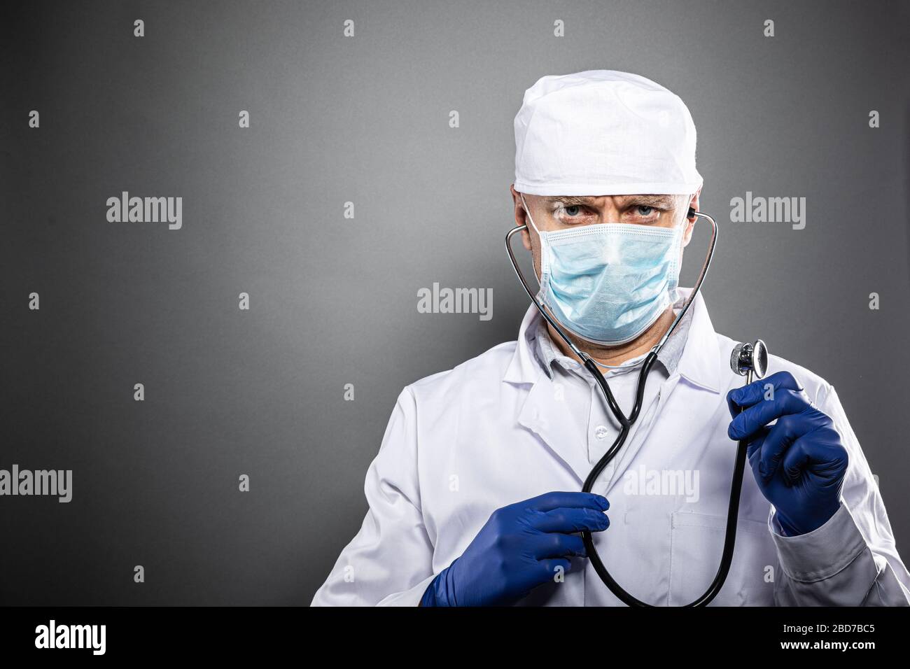 Medical mask doctor hi-res stock photography and images - Alamy