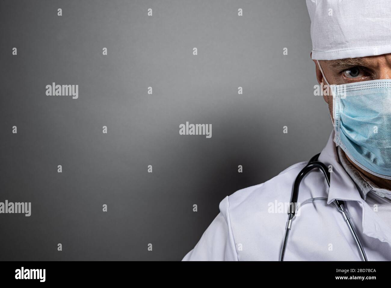 Close up doctor in mask hi-res stock photography and images - Alamy