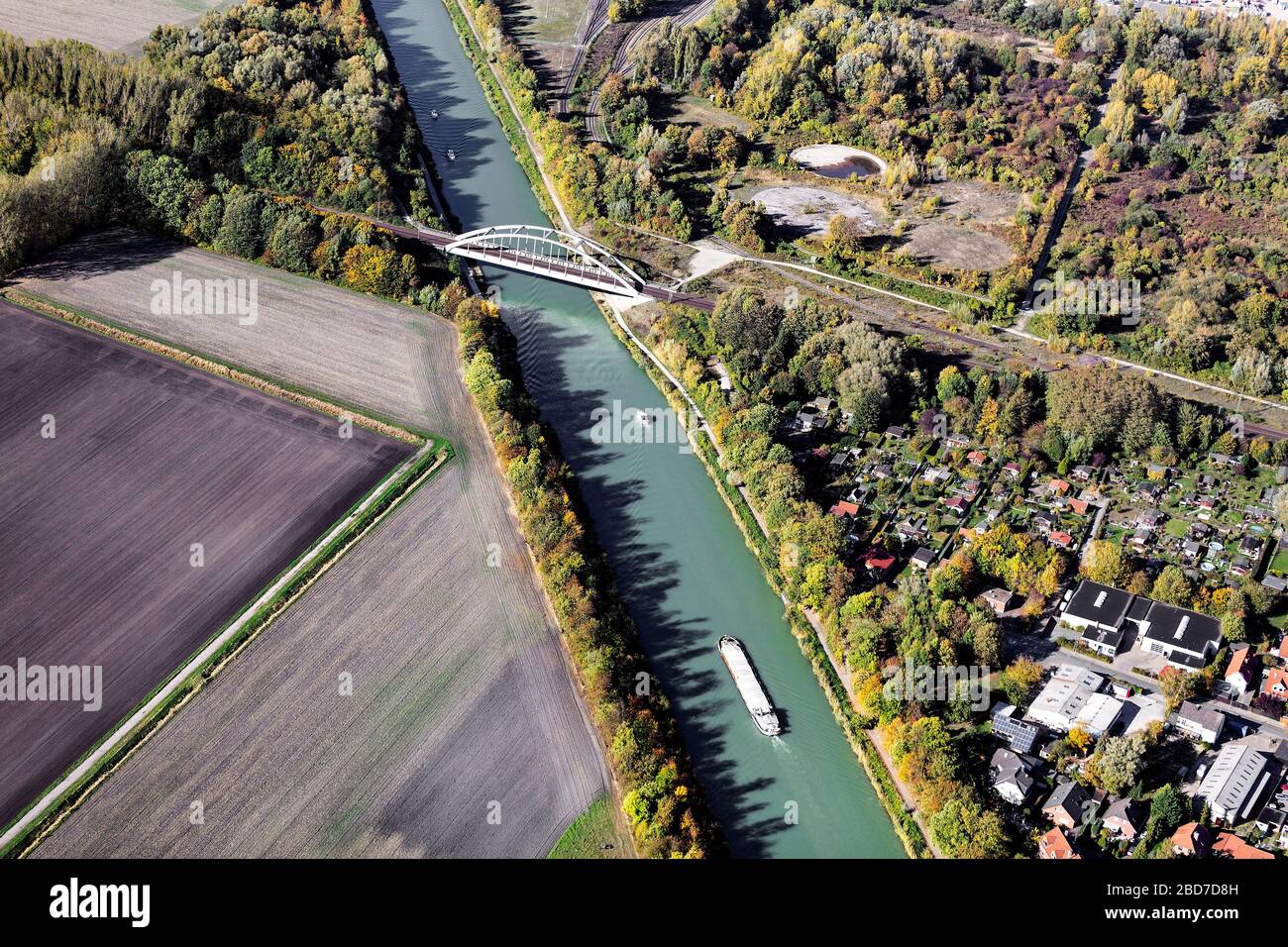 Mittellandkanal with cargo ship, waterway, Hannover, Lower Saxony ...