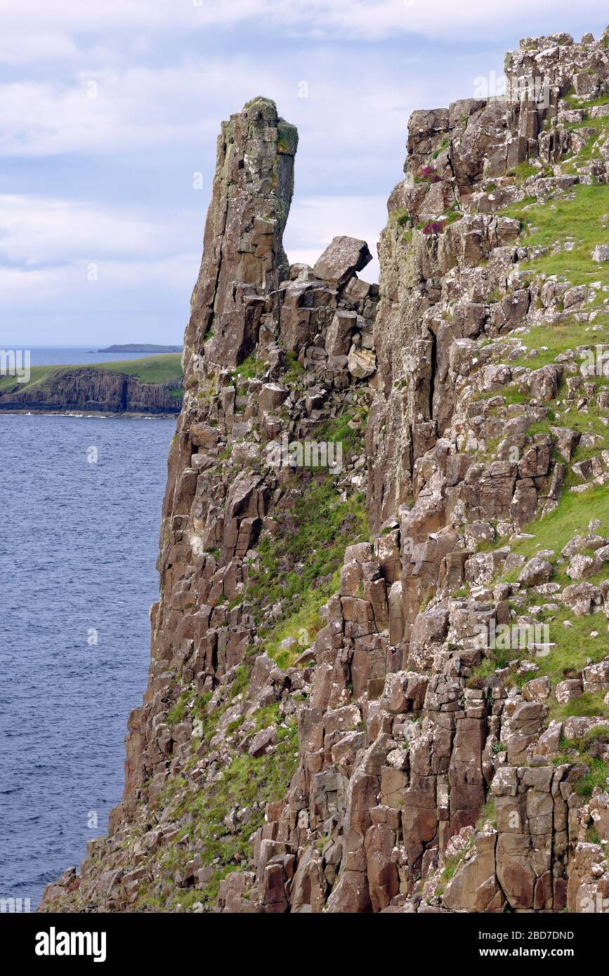 Igneous rocks basalt hi-res stock photography and images - Alamy