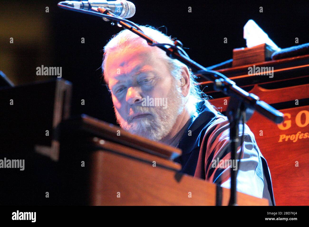 Allman brothers band performing hi-res stock photography and images - Alamy