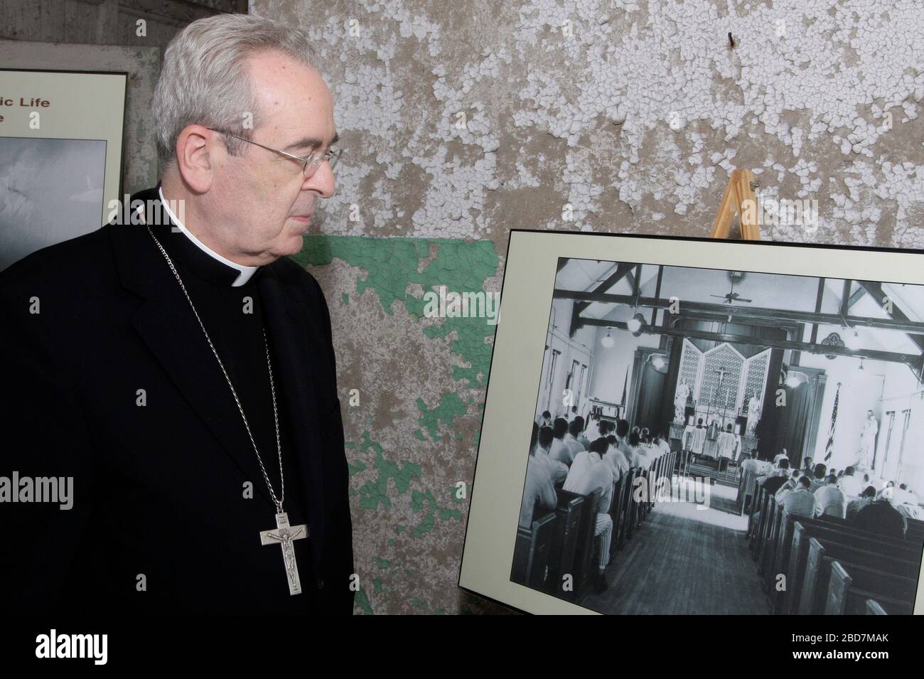 Archbishop philadelphia cardinal justin rigali hi-res stock photography ...