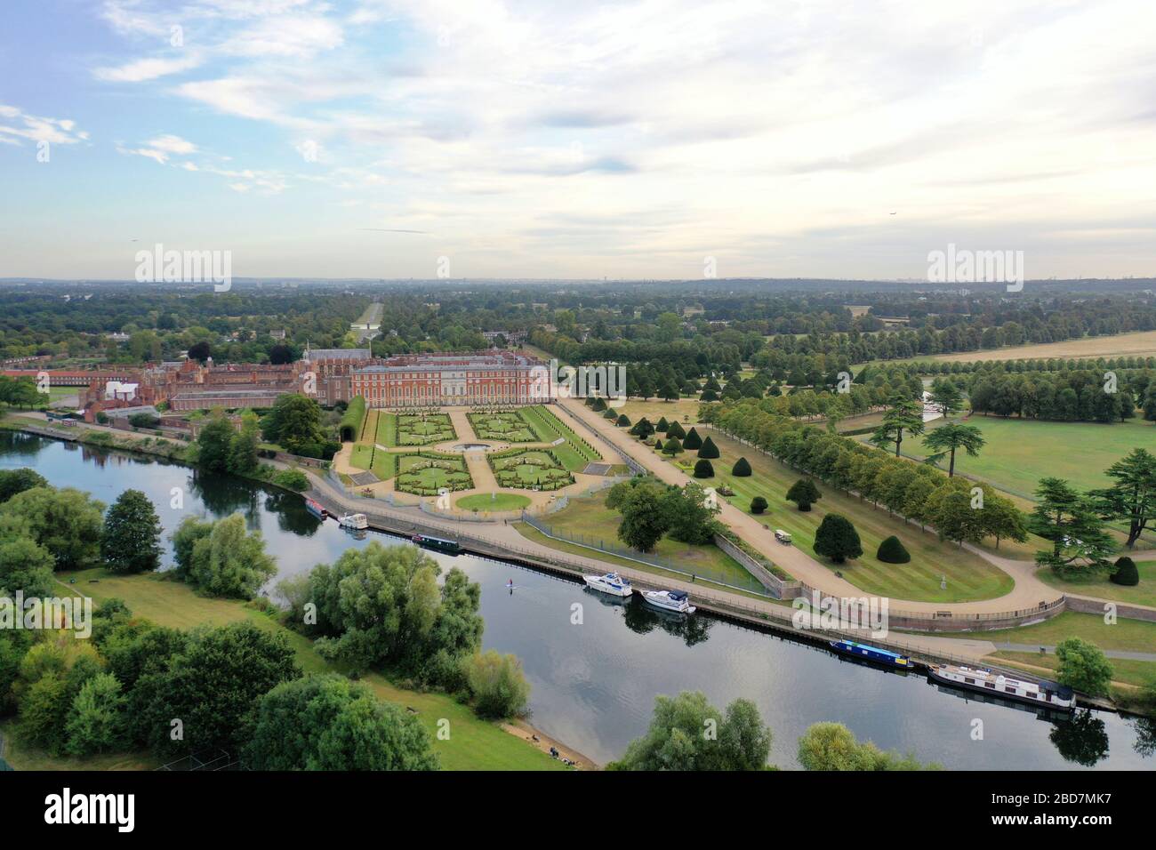 Hampton court palace aerial hi-res stock photography and images - Alamy