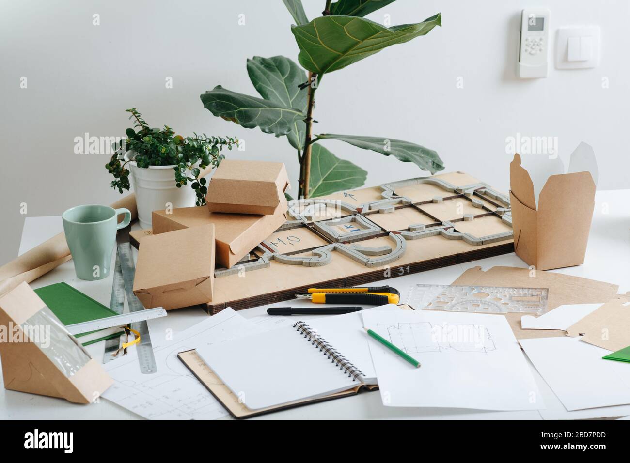 Messy workplace hi-res stock photography and images - Alamy