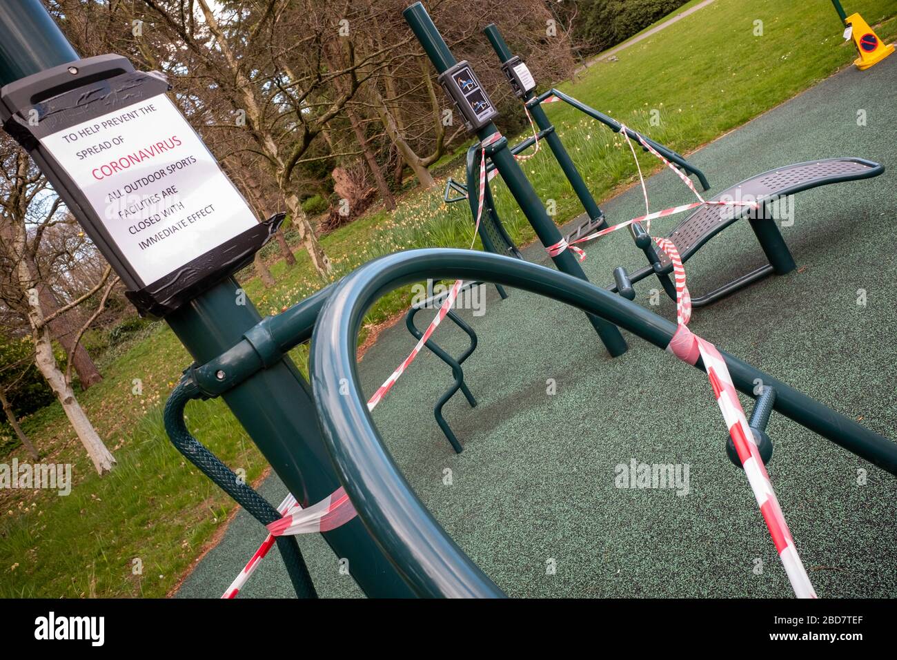 Warning sign at gym hi-res stock photography and images - Alamy