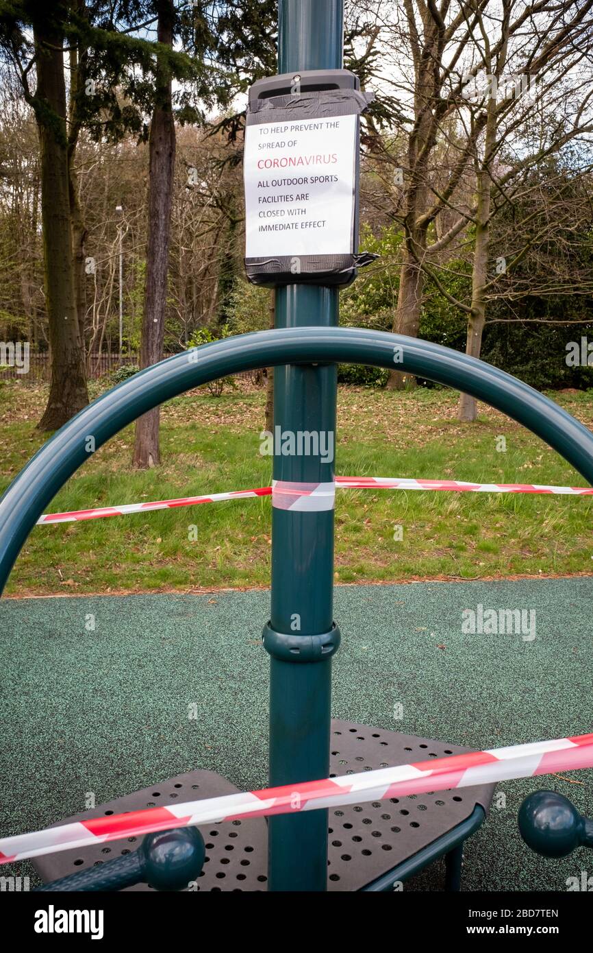 Warning sign at gym hi-res stock photography and images - Alamy