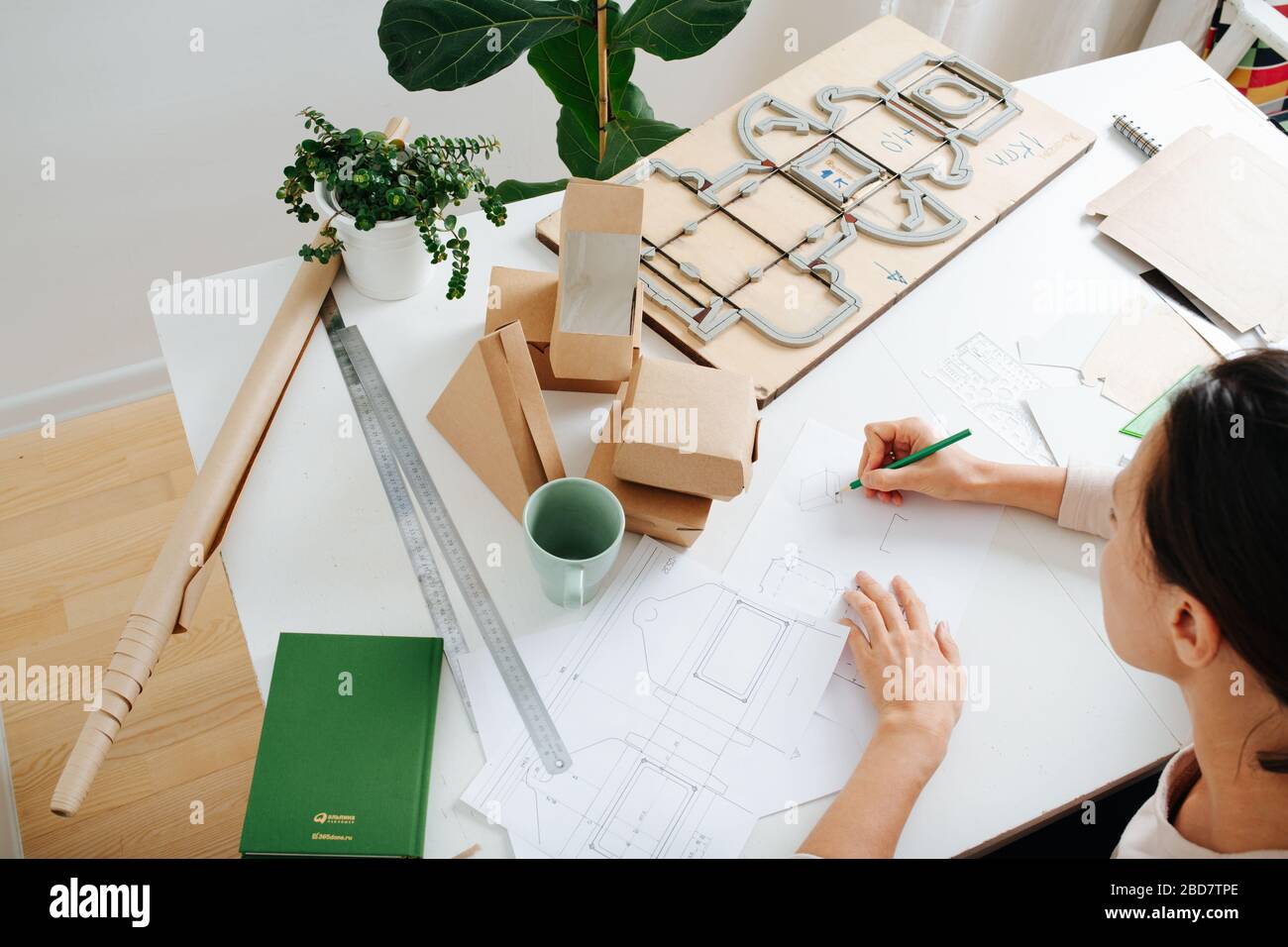 Card folded table hi-res stock photography and images - Alamy