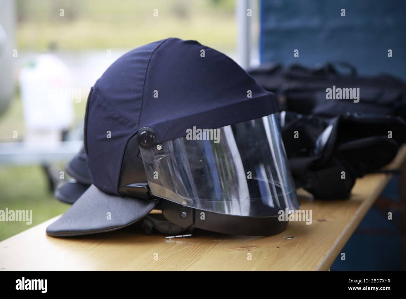 polizei , ausrüstung , helm, sek , kfz Stock Photo - Alamy