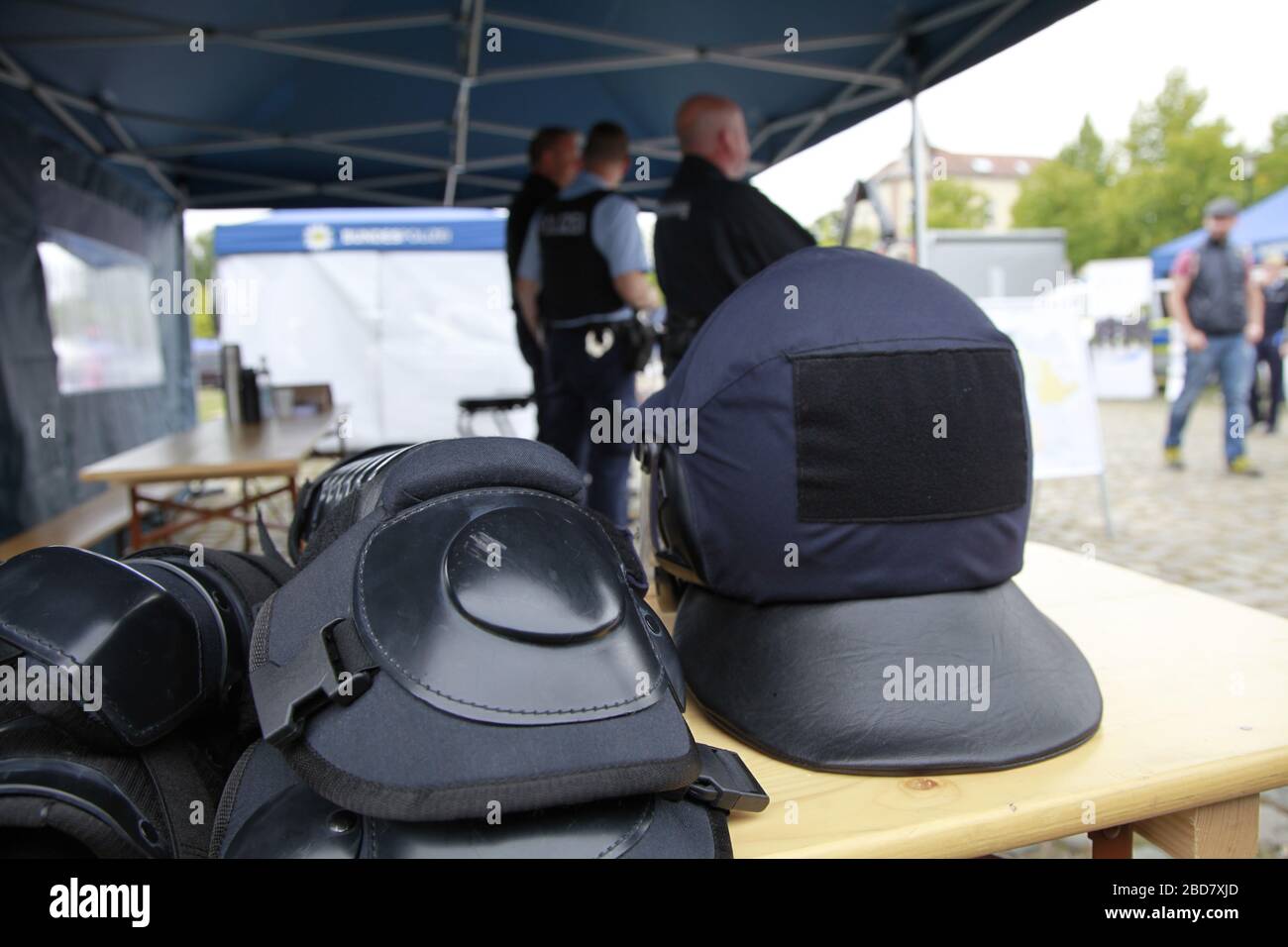 polizei , ausrüstung , helm, sek , kfz Stock Photo - Alamy
