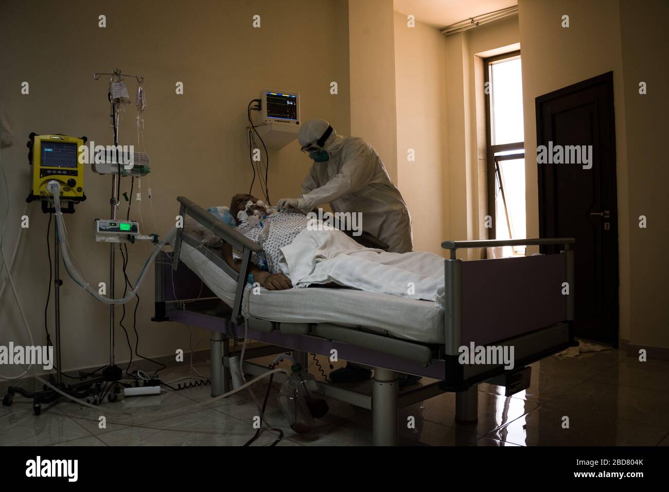 Intubated patient hi-res stock photography and images - Alamy