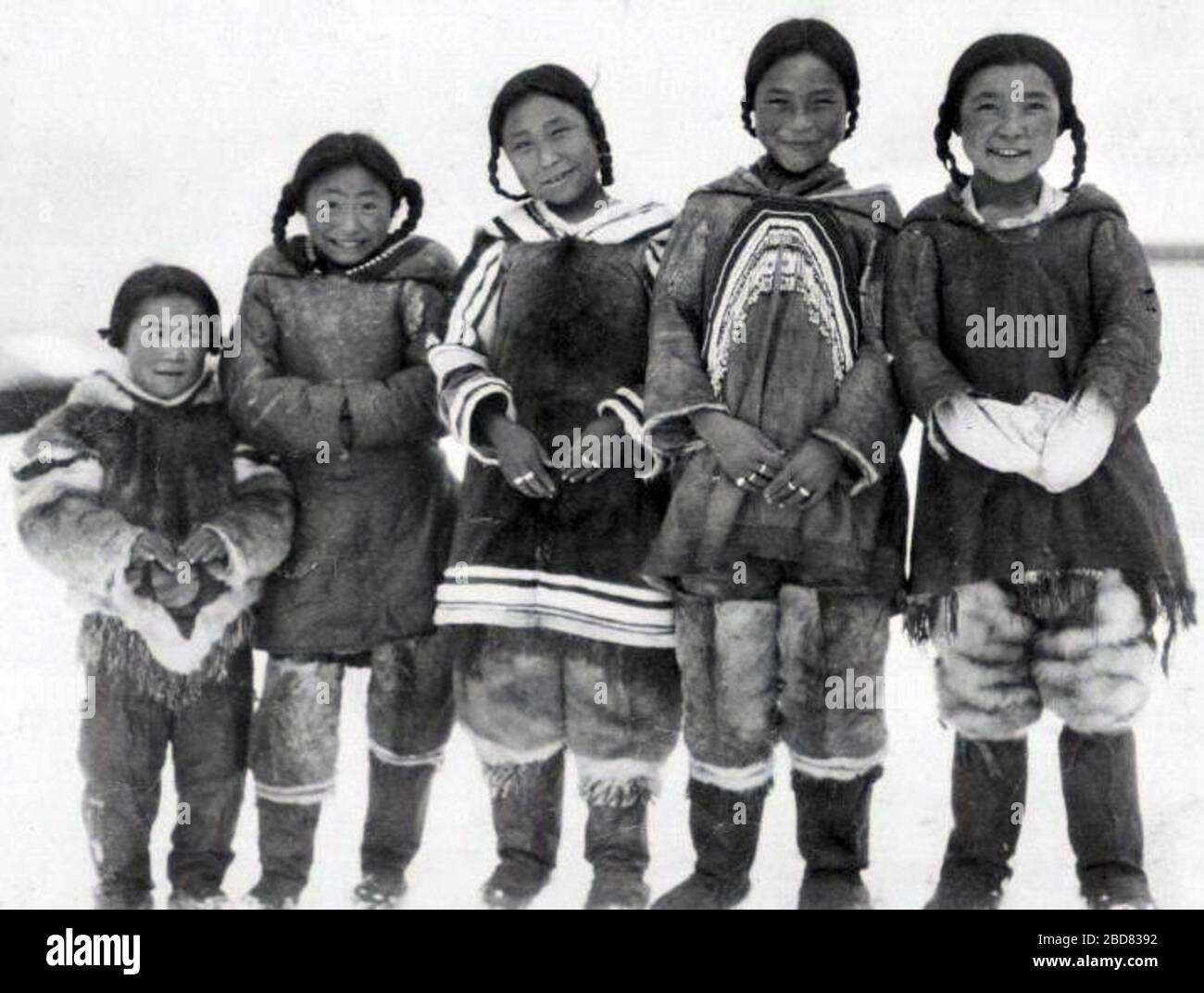 Group of inuit hi-res stock photography and images - Alamy