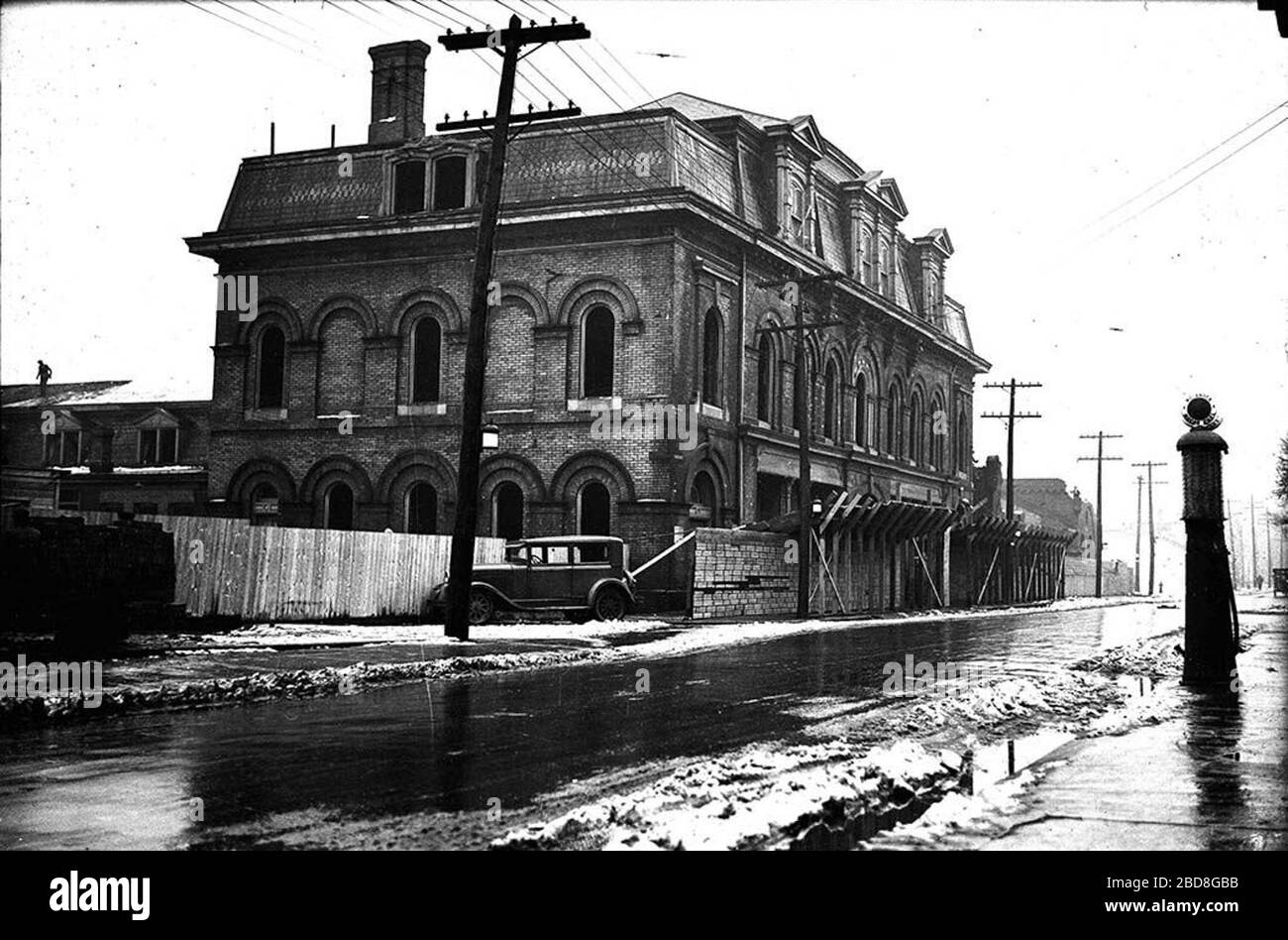 Larger buildings hi-res stock photography and images - Alamy