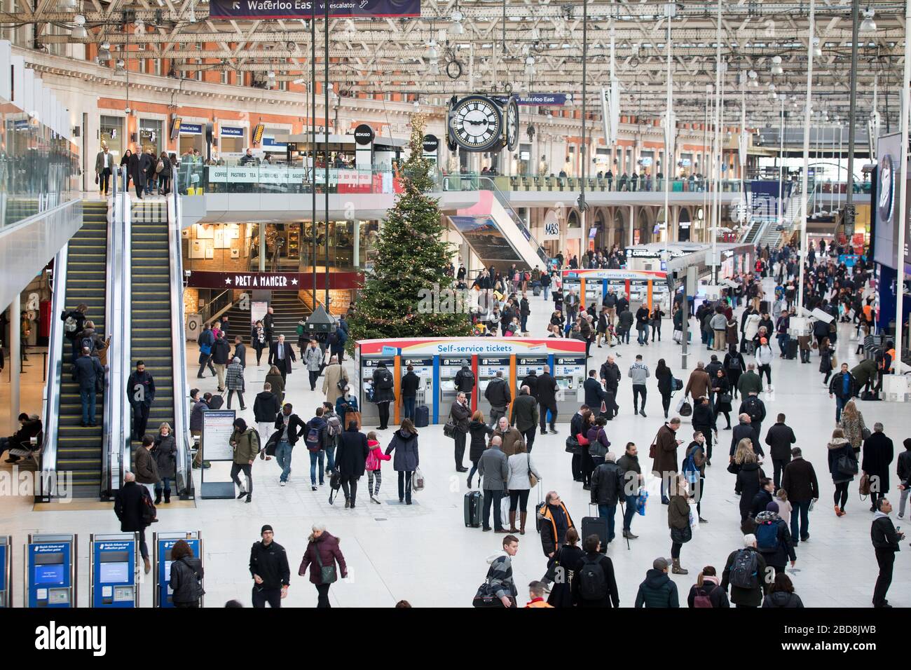 Waterloo station christmas tree hi-res stock photography and images - Alamy