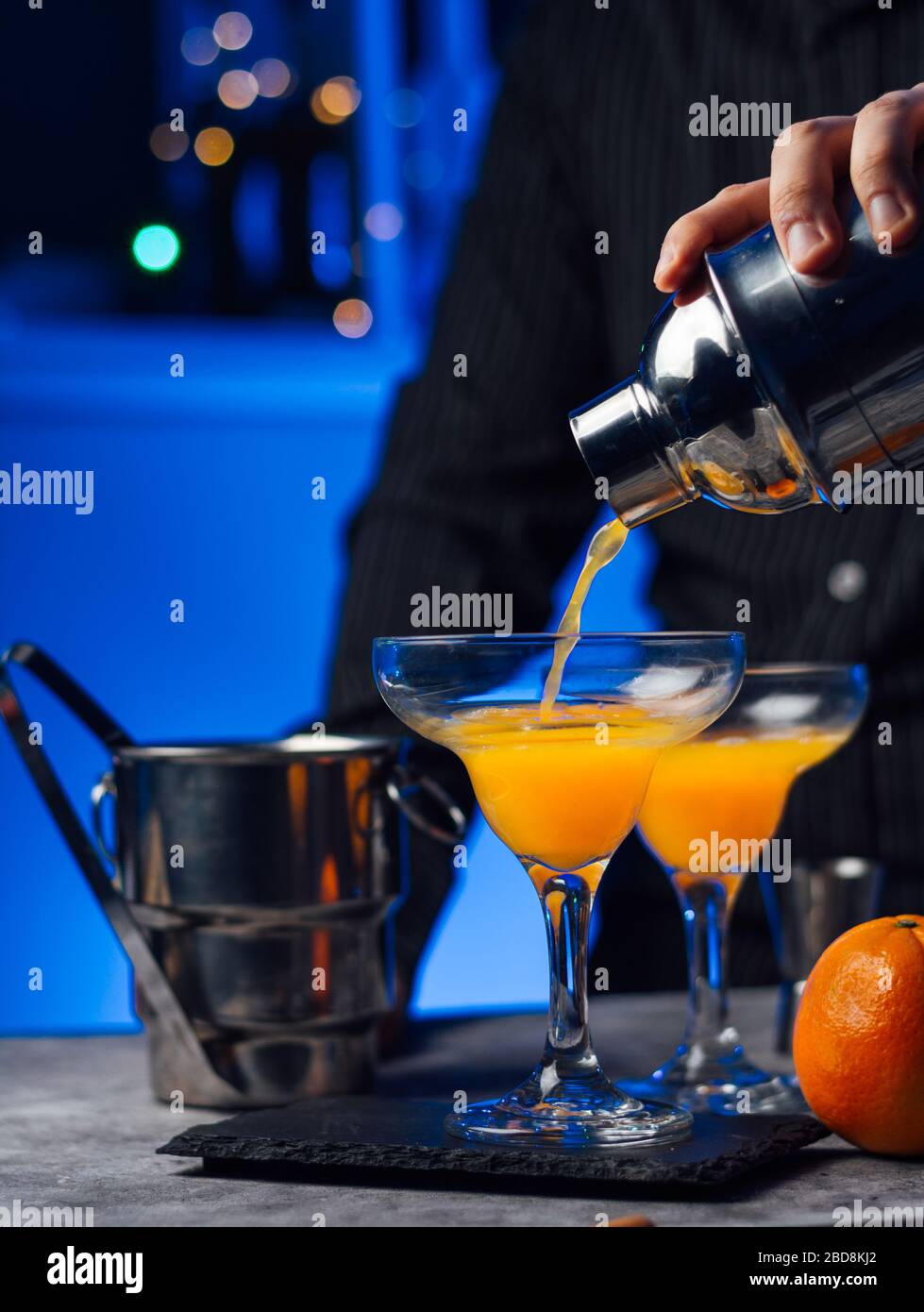 Waiter making cocktail hi-res stock photography and images - Alamy