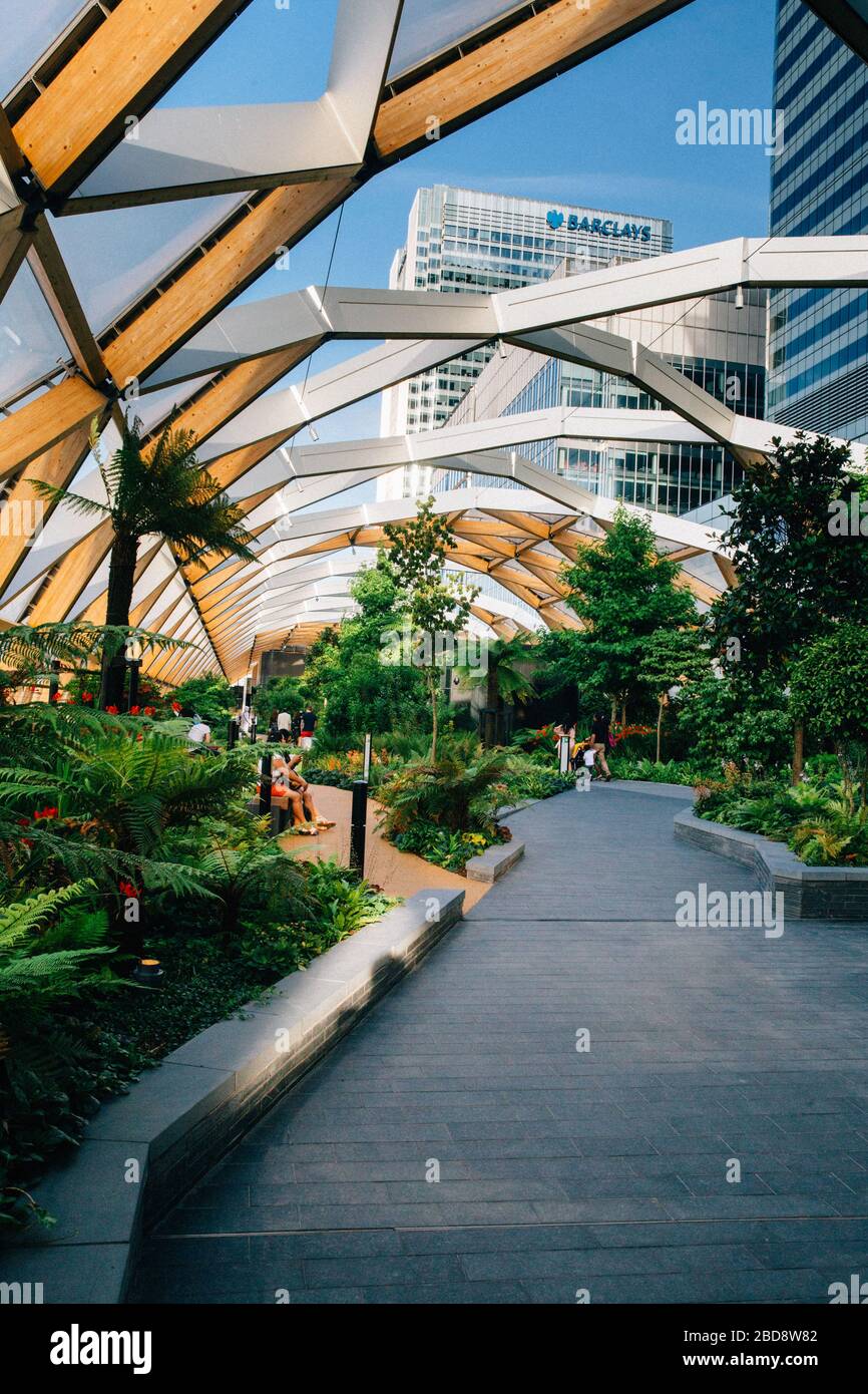 Roof garden, Canary Wharf Crossrail Station, Crossrail Place Stock Photo - Alamy