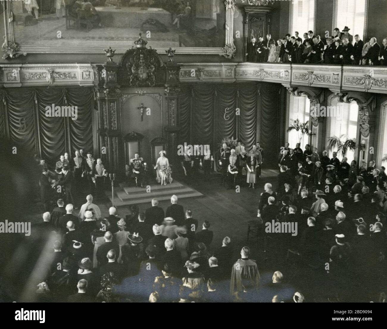 Royal council chamber hi-res stock photography and images - Alamy