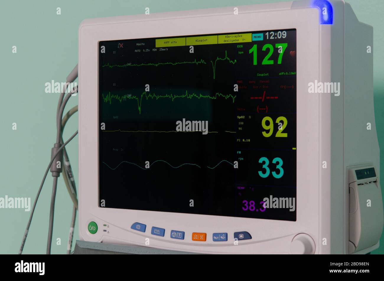 Heart monitor for veterinary surgery Stock Photo - Alamy