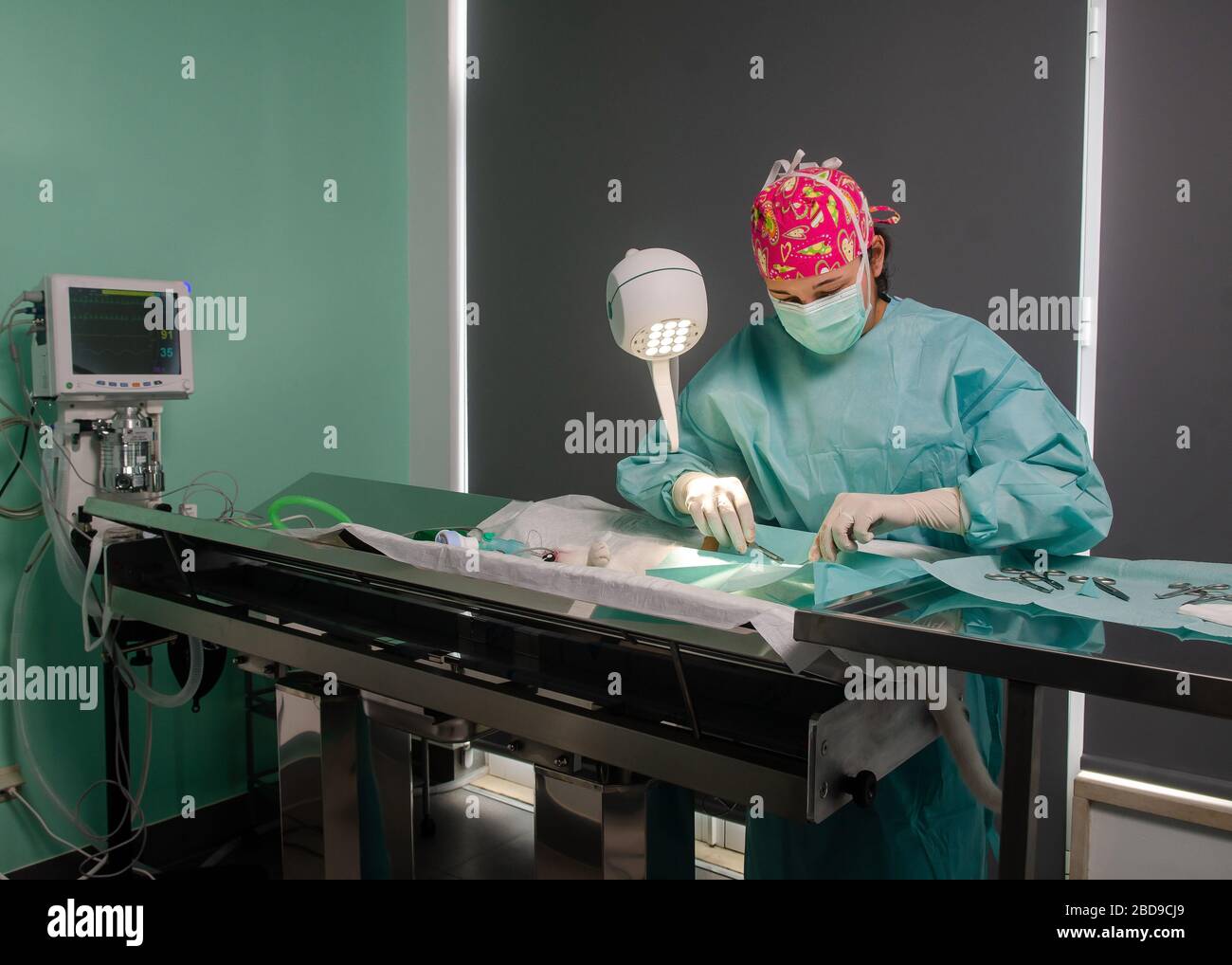 Real surgery hi-res stock photography and images - Alamy