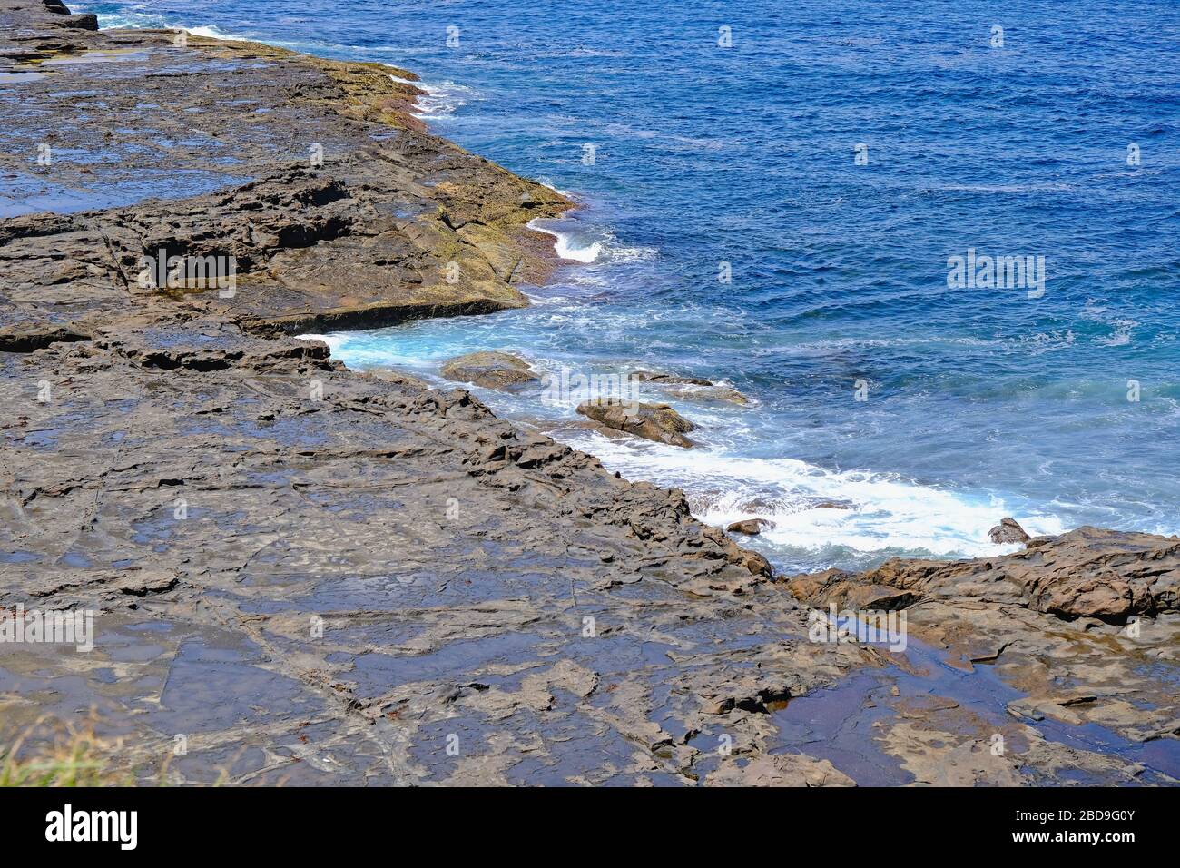 Rock platform hi-res stock photography and images - Alamy