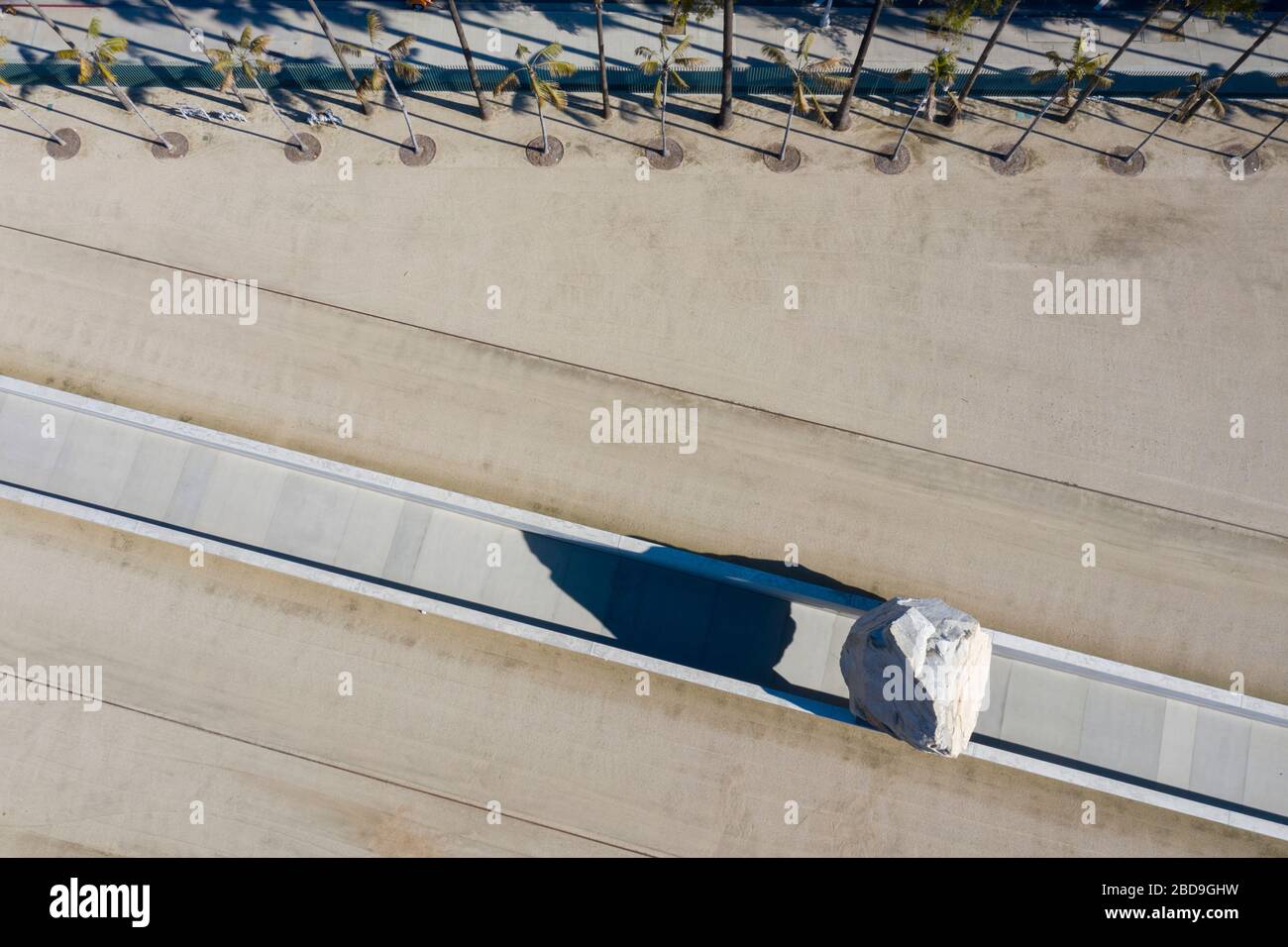 Levitated mass by michael heizer hi-res stock photography and images ...