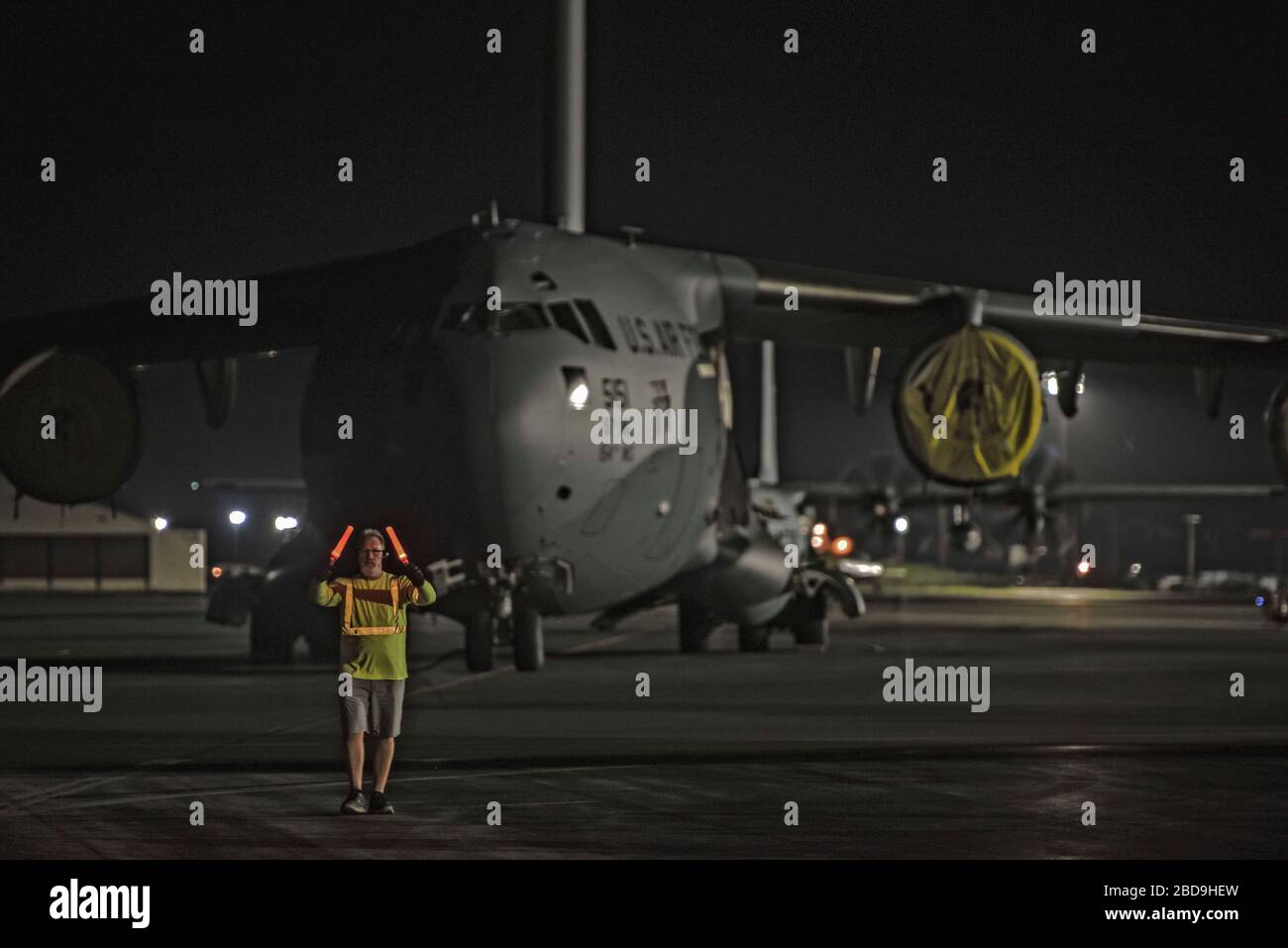 60k tunner aircraft loader hi-res stock photography and images - Alamy