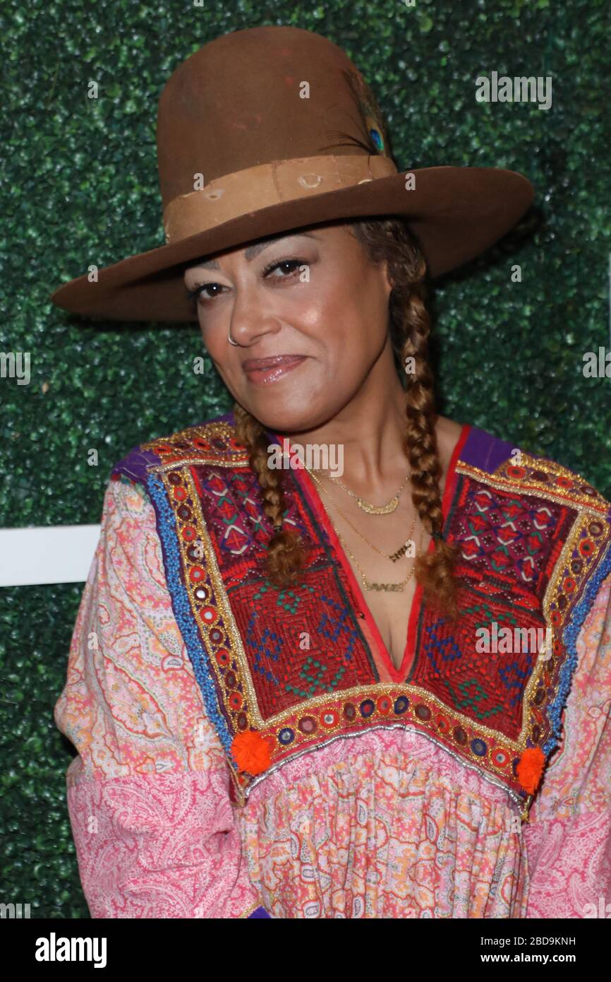 Cree women hi-res stock photography and images - Alamy