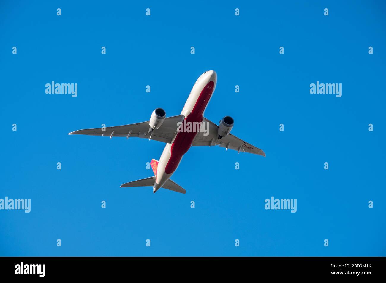 Boeing 787 taking off hi-res stock photography and images - Alamy