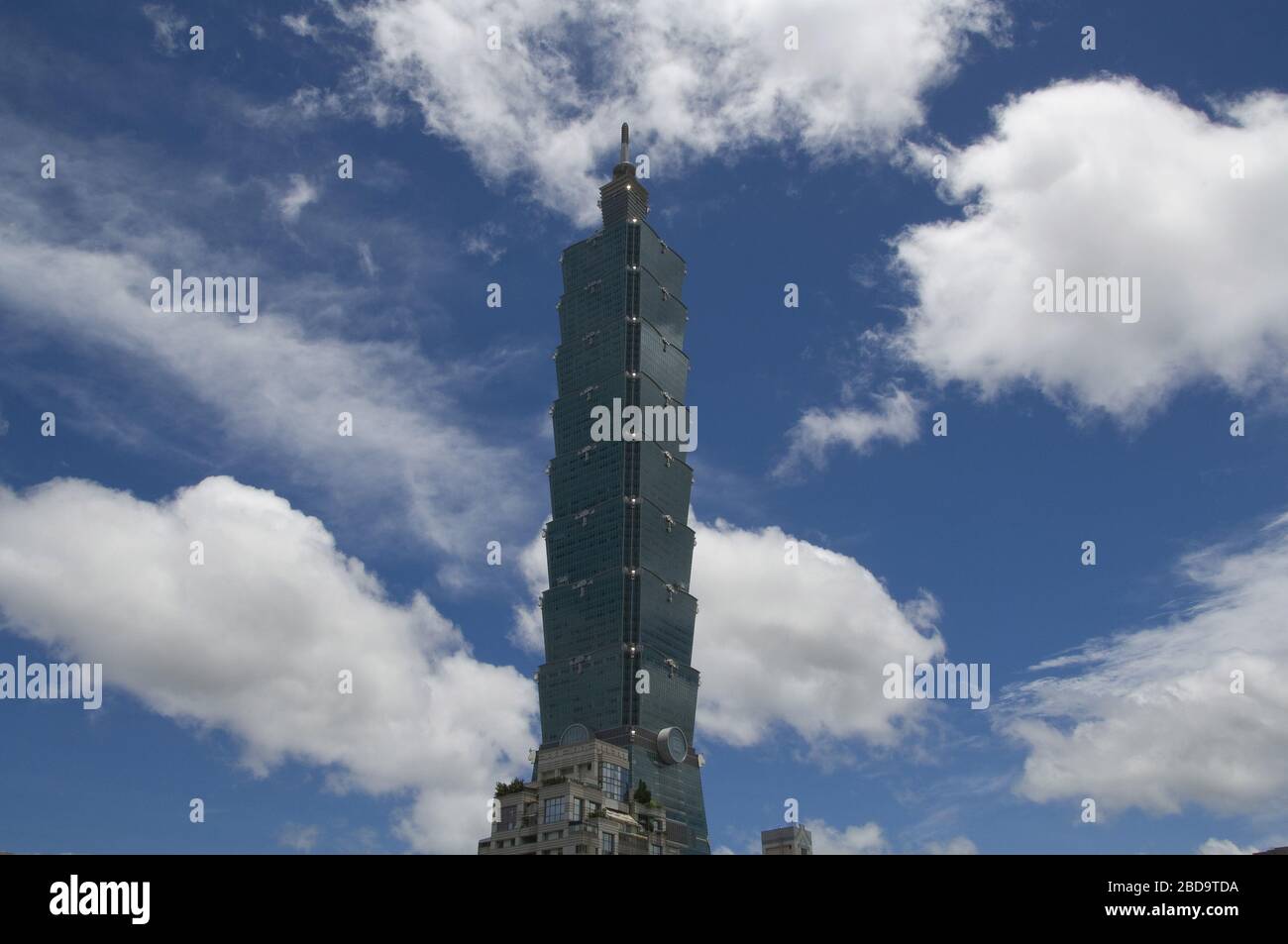 Taipei 101 building against hi-res stock photography and images - Alamy