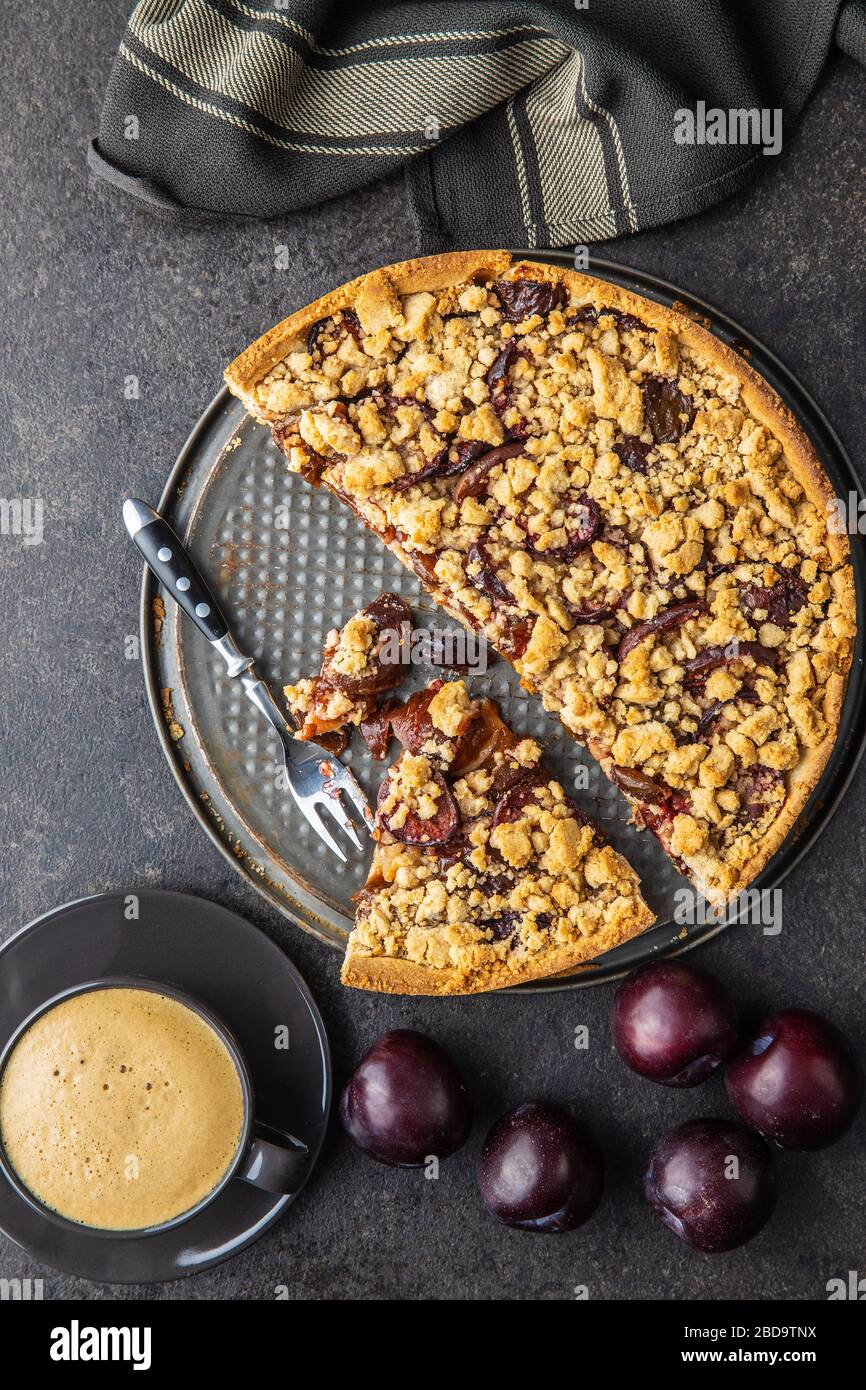 Cut pie hi-res stock photography and images - Alamy