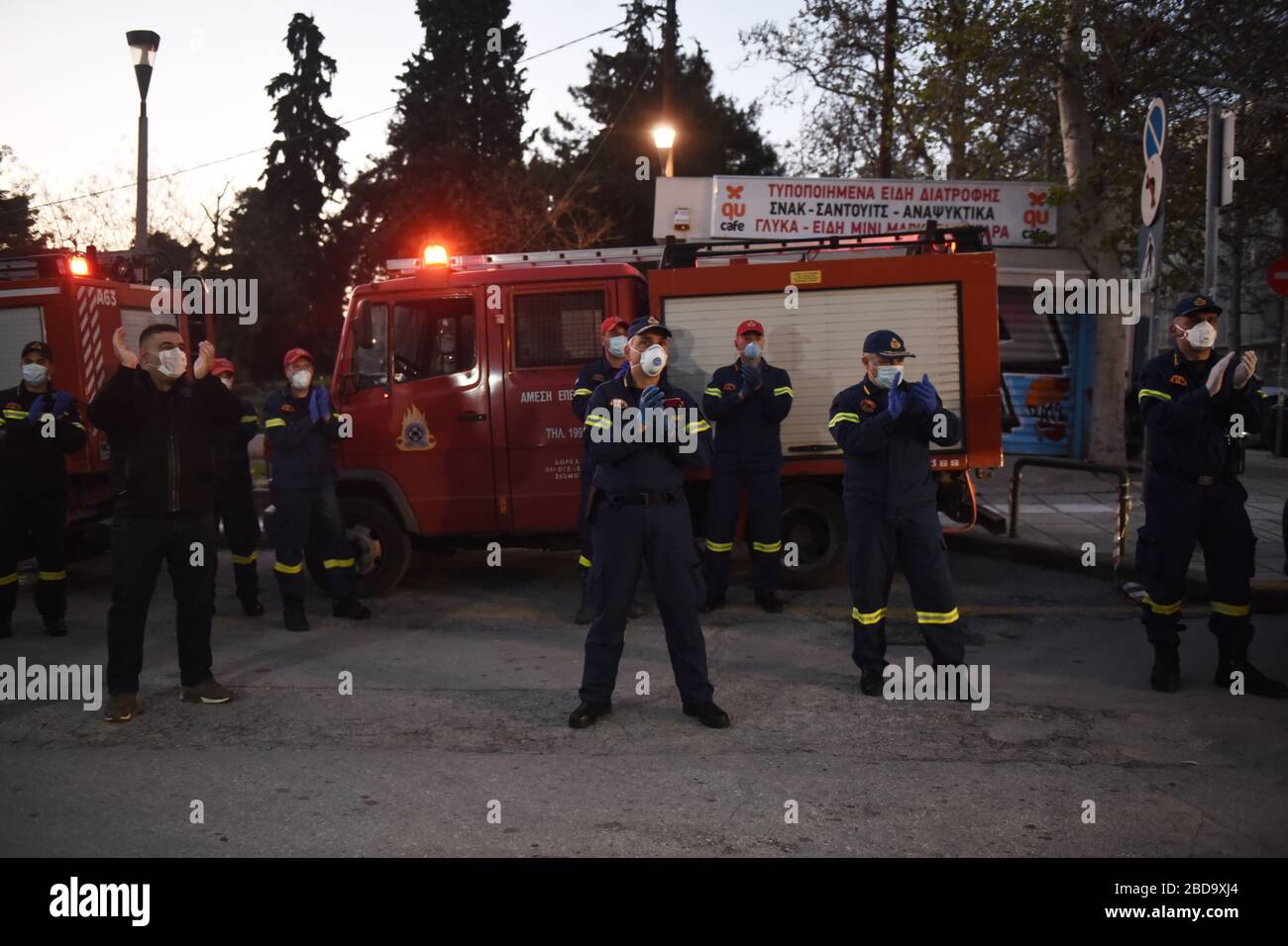 Thessaloniki, Greece. 7th Apr, 2020. Firefighter applaud as they gather ...