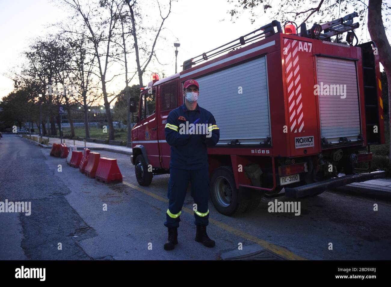 Thessaloniki, Greece. 7th Apr, 2020. Firefighter applaud as they gather ...