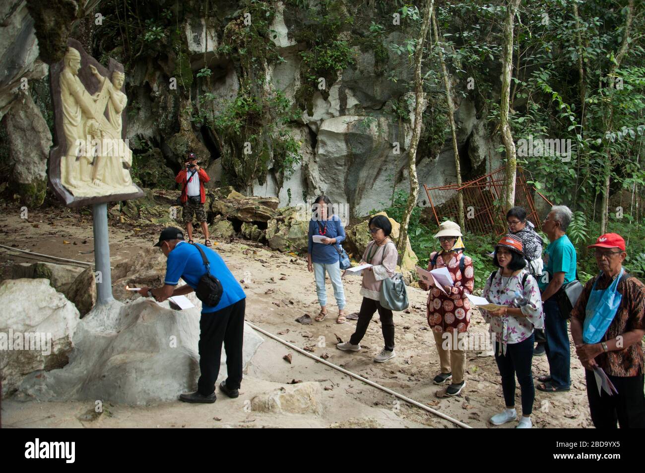 The Indonesian Christians prays at religious pilgrimage site of Sapak ...