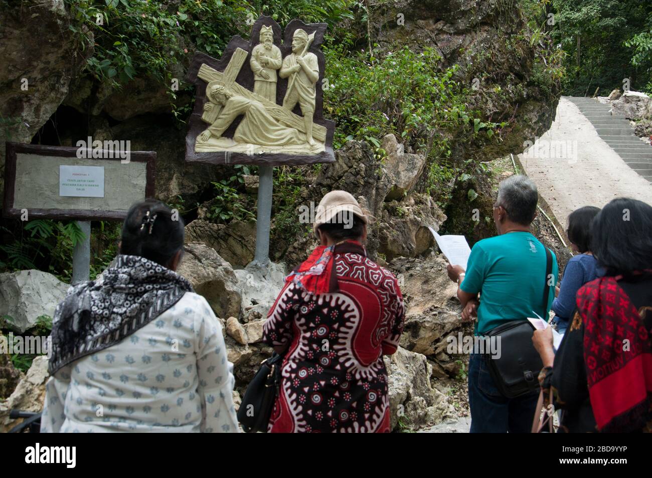 The Indonesian Christians prays at religious pilgrimage site of Sapak ...