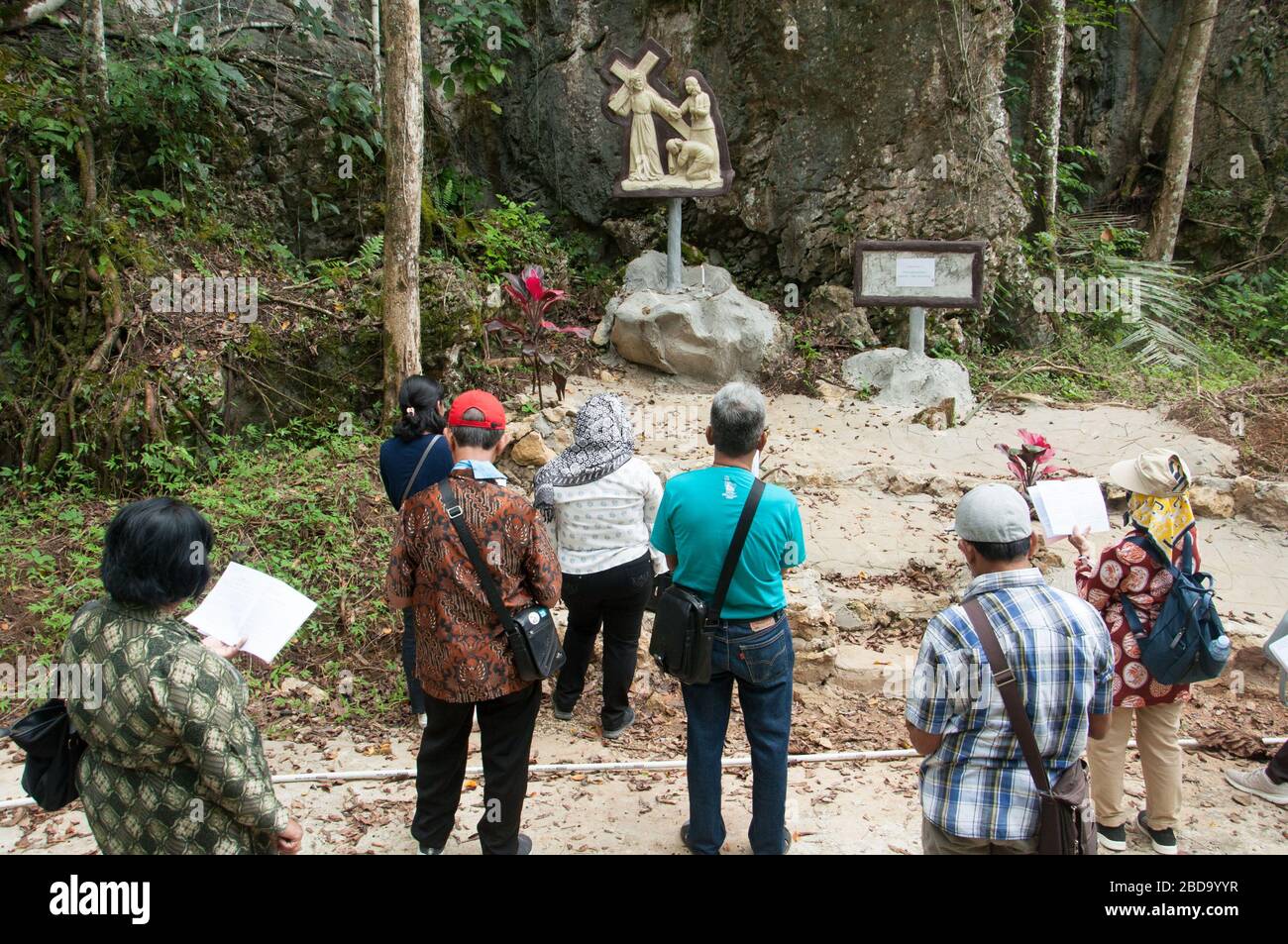 The Indonesian Christians prays at religious pilgrimage site of Sapak ...