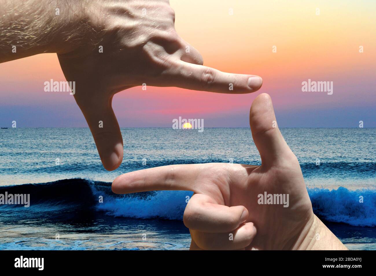 Finger framing frame hi-res stock photography and images - Alamy