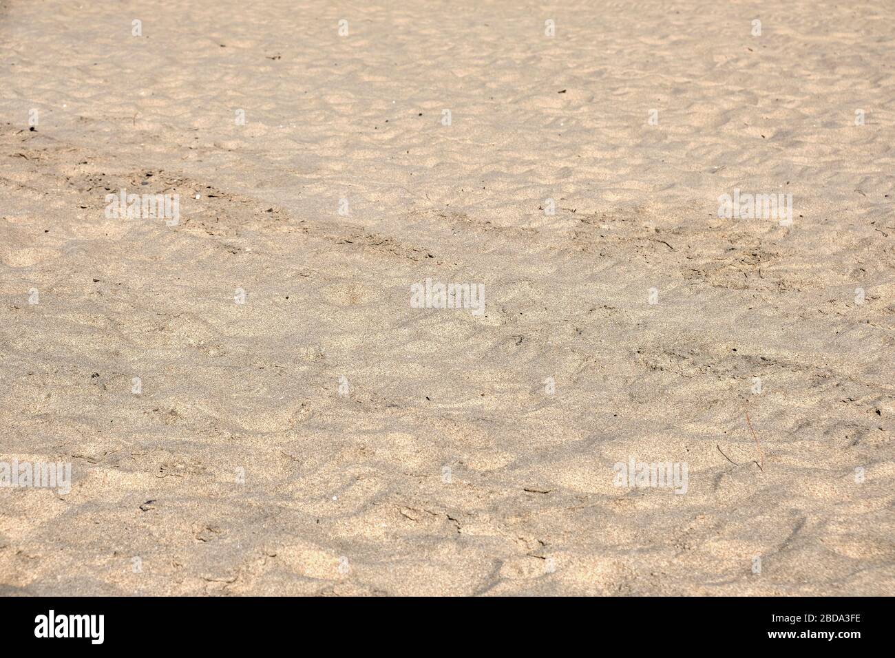 Smooth yellow beach sand hi-res stock photography and images - Alamy