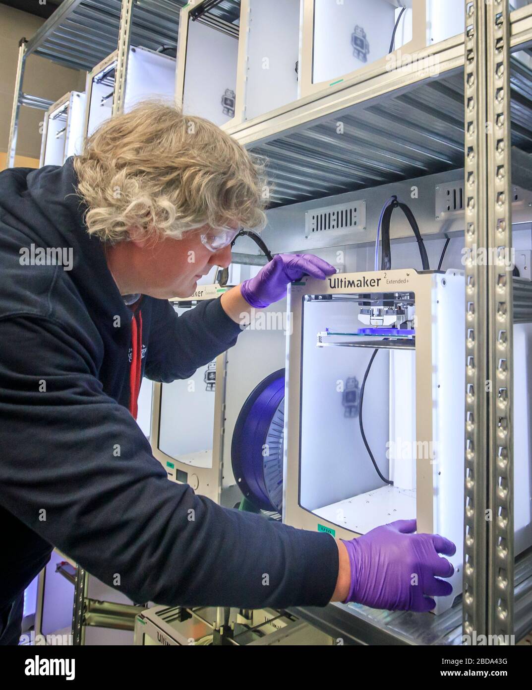 A lecturer in mechanical engineering hi-res stock photography and ...