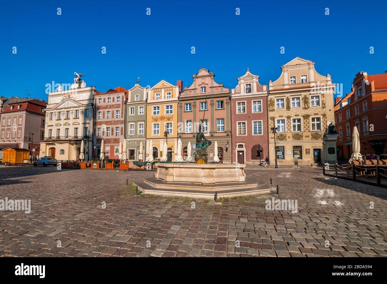 Buildings on mars hi-res stock photography and images - Alamy