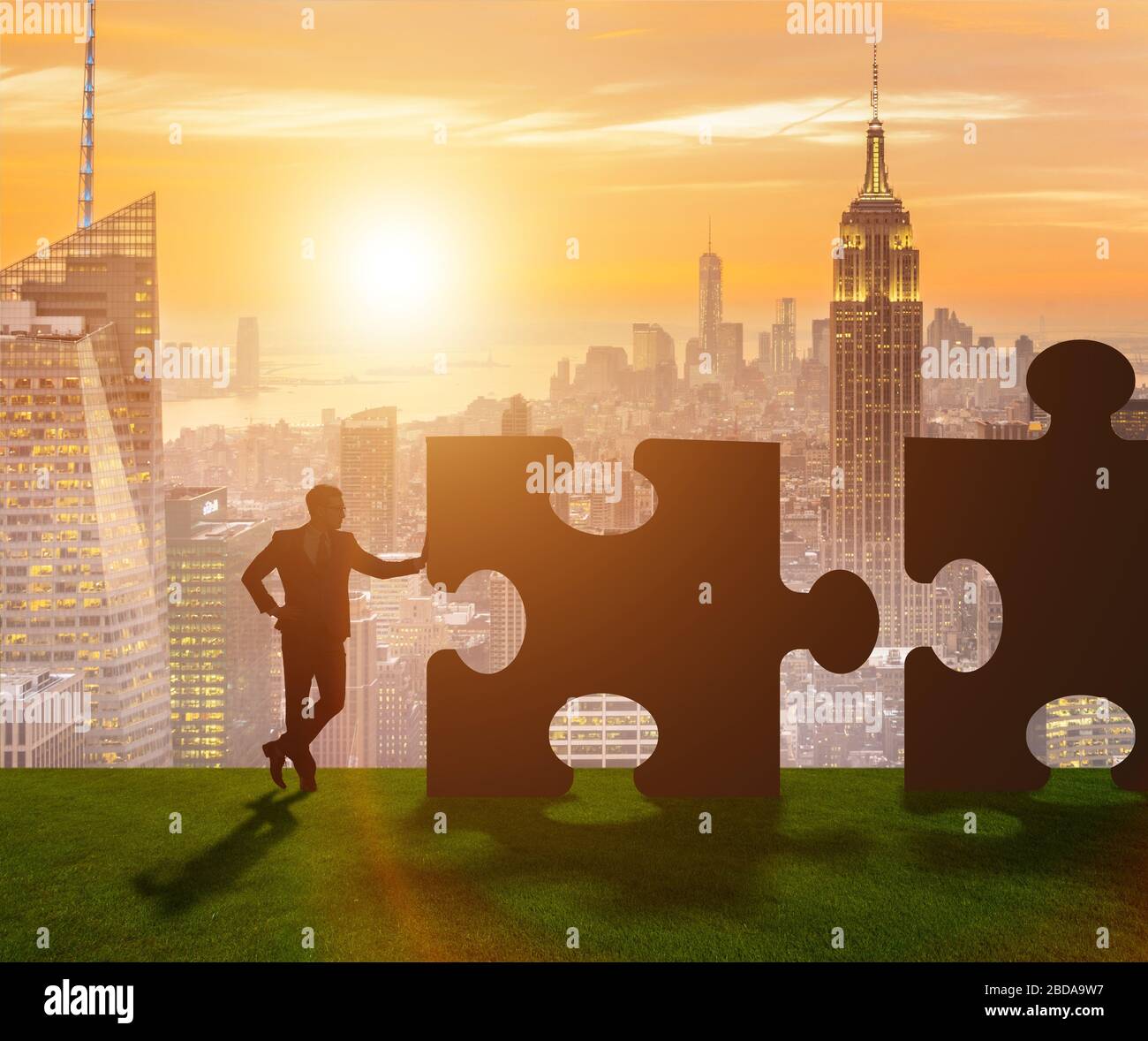 The business metaphor of teamwork with jigsaw puzzle Stock Photo - Alamy