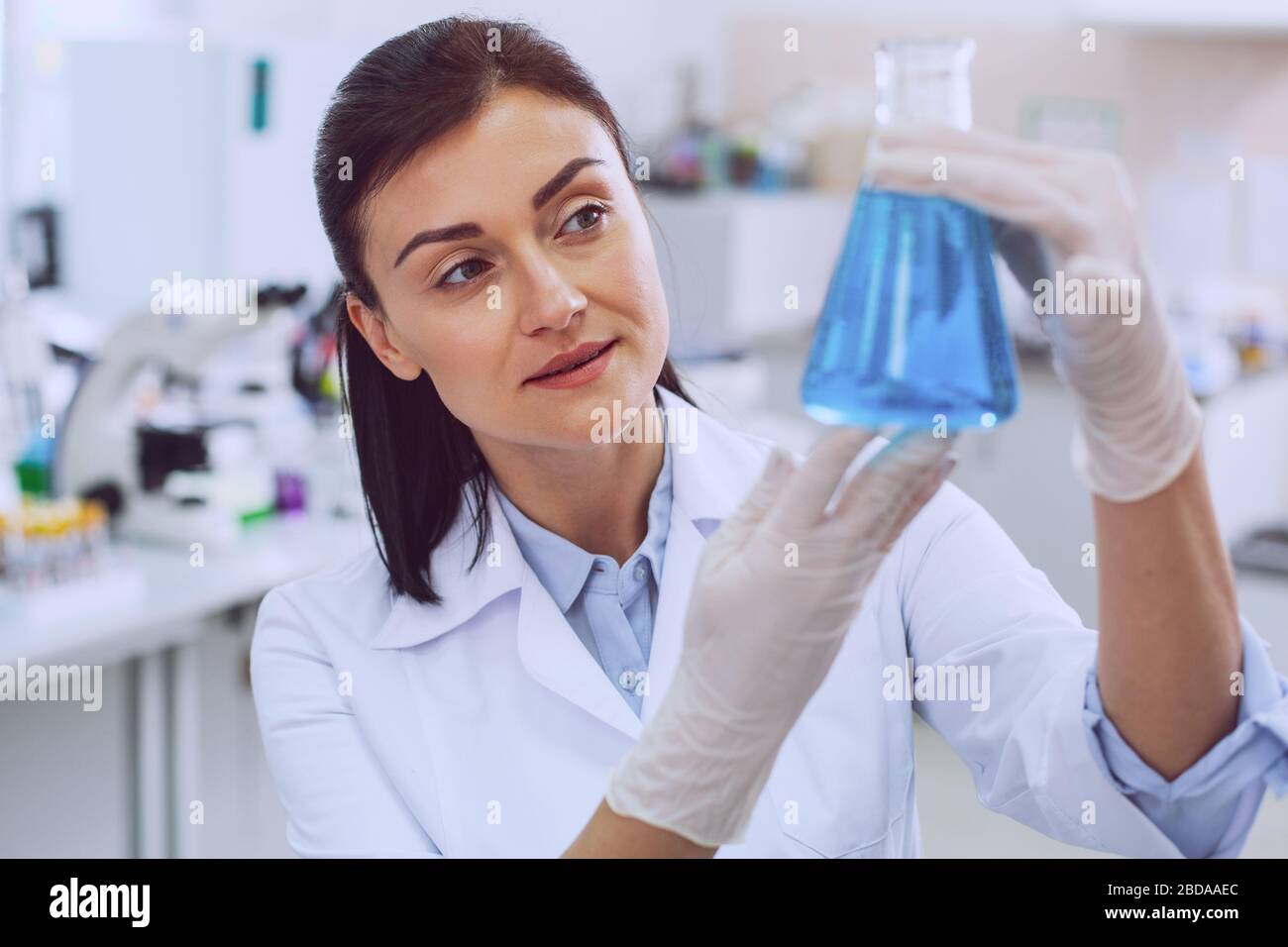 Test tube lab experience hi-res stock photography and images - Alamy