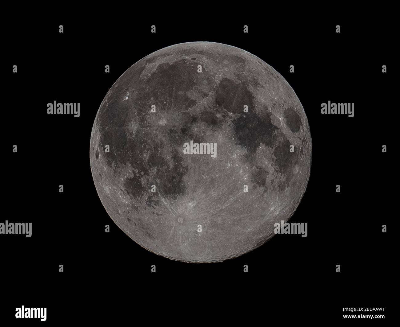 Full pink moon 2020 hi-res stock photography and images - Alamy