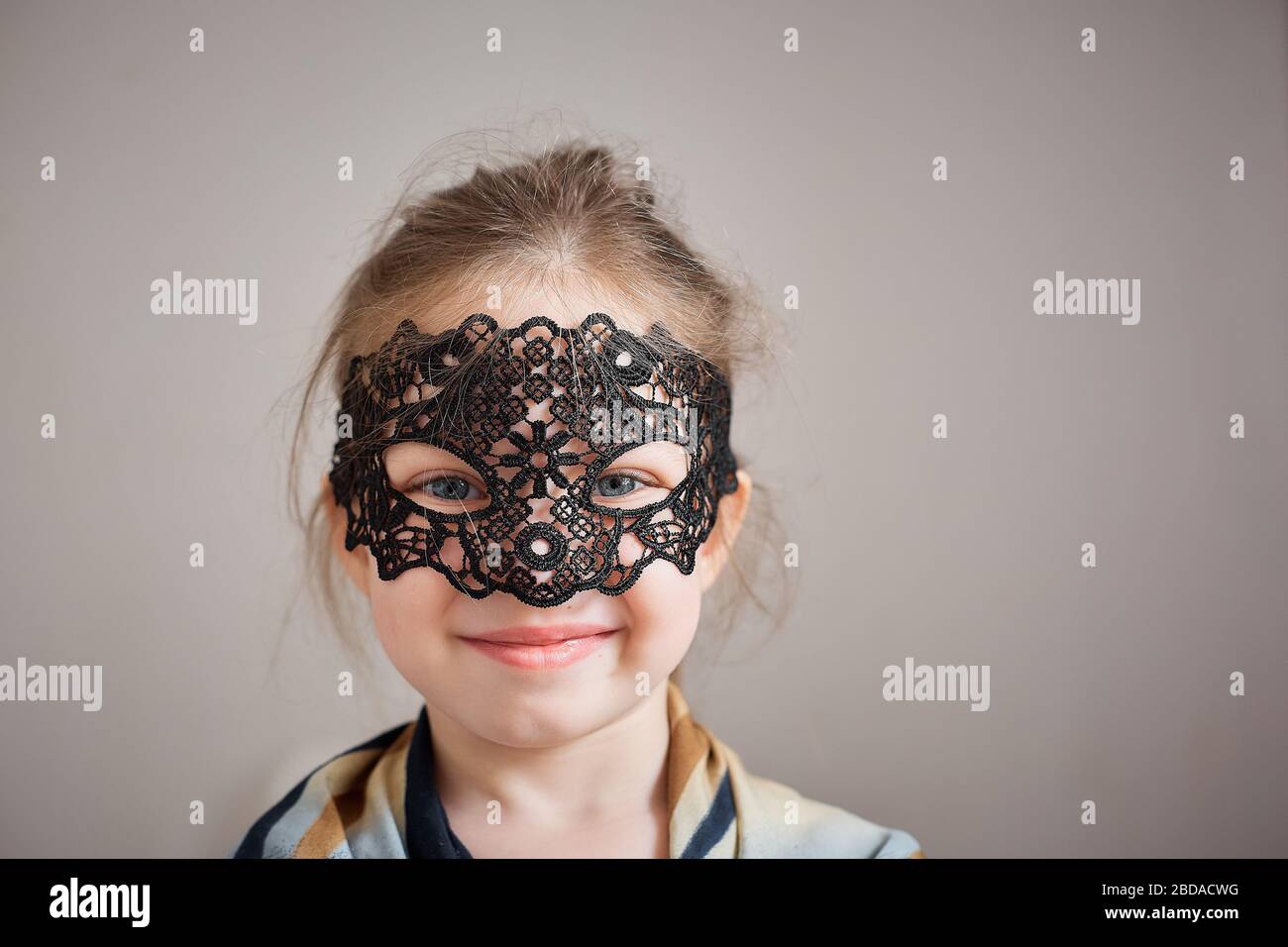 Fishnet mask hi-res stock photography and images - Alamy