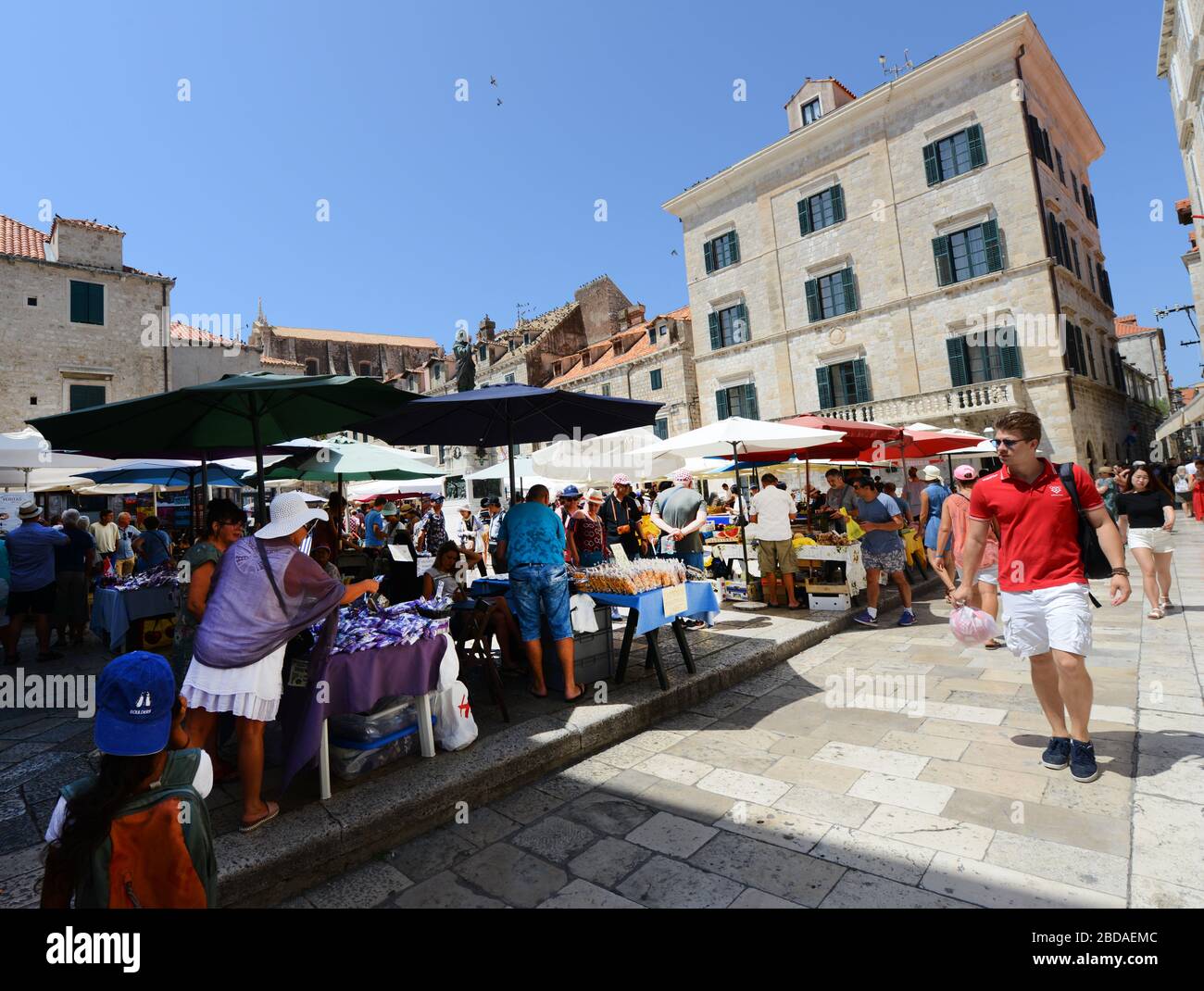 The vibrant old town market in Gundulic Square in Dubrovnik Stock Photo ...
