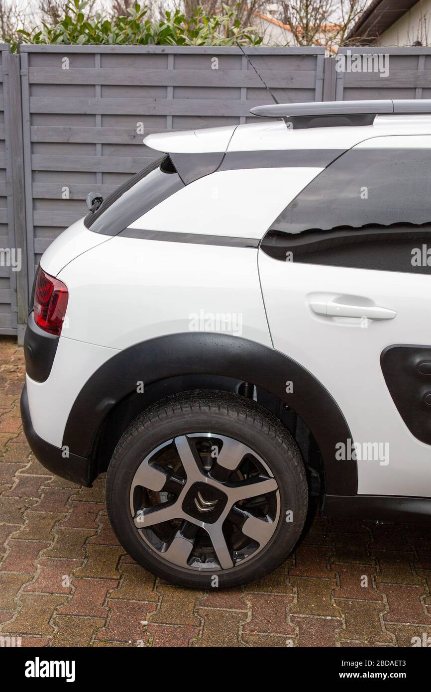 Citroen c4 logo hi-res stock photography and images - Alamy