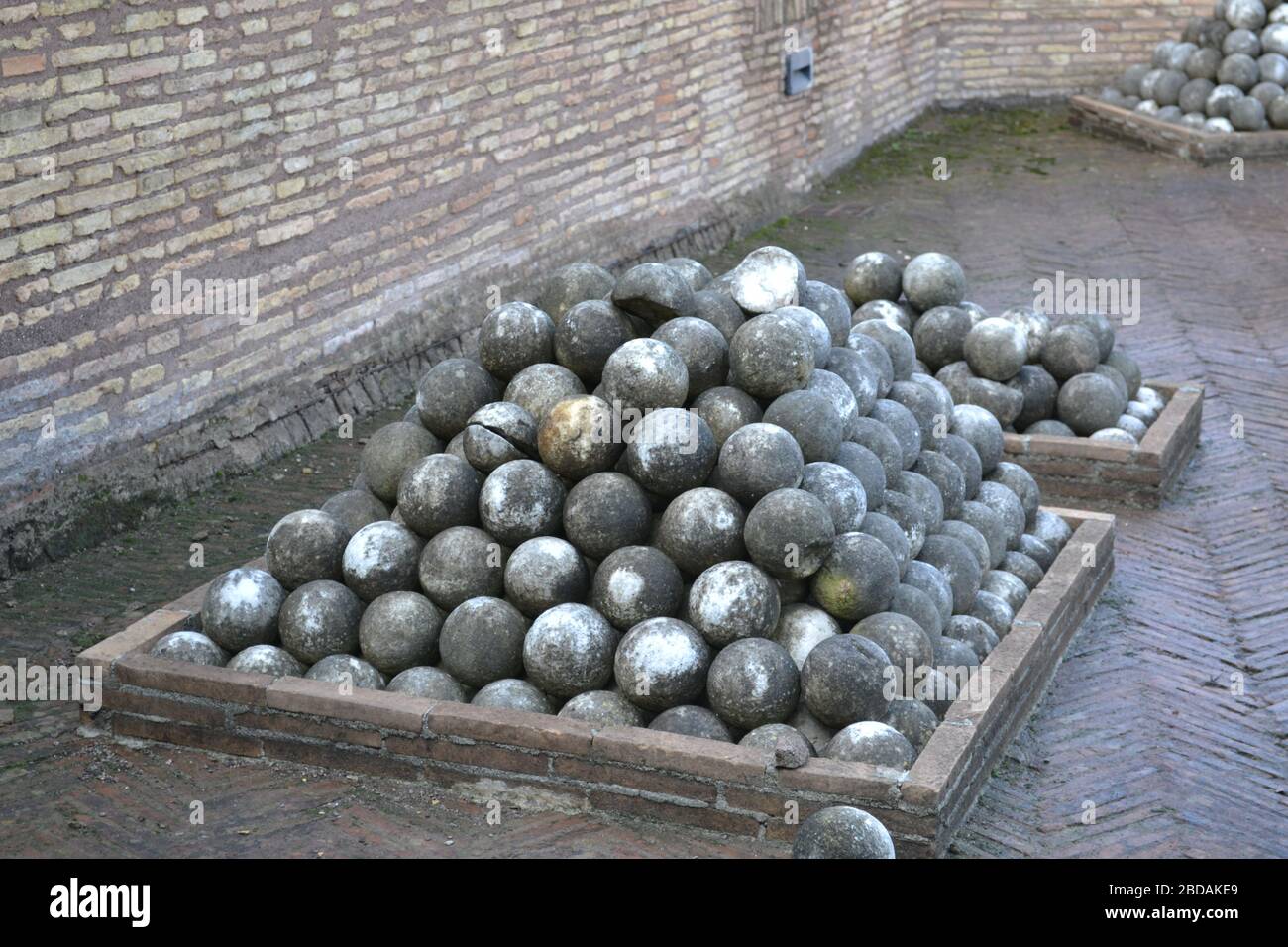 Cannonball bullet hi-res stock photography and images - Alamy