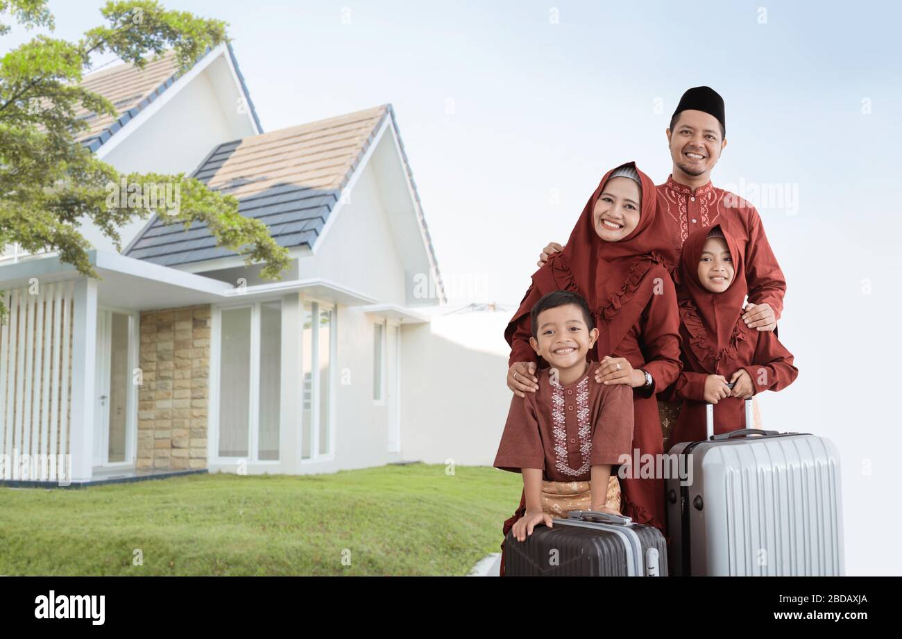 asian muslim family vacation concept. concept of family travelling for ...
