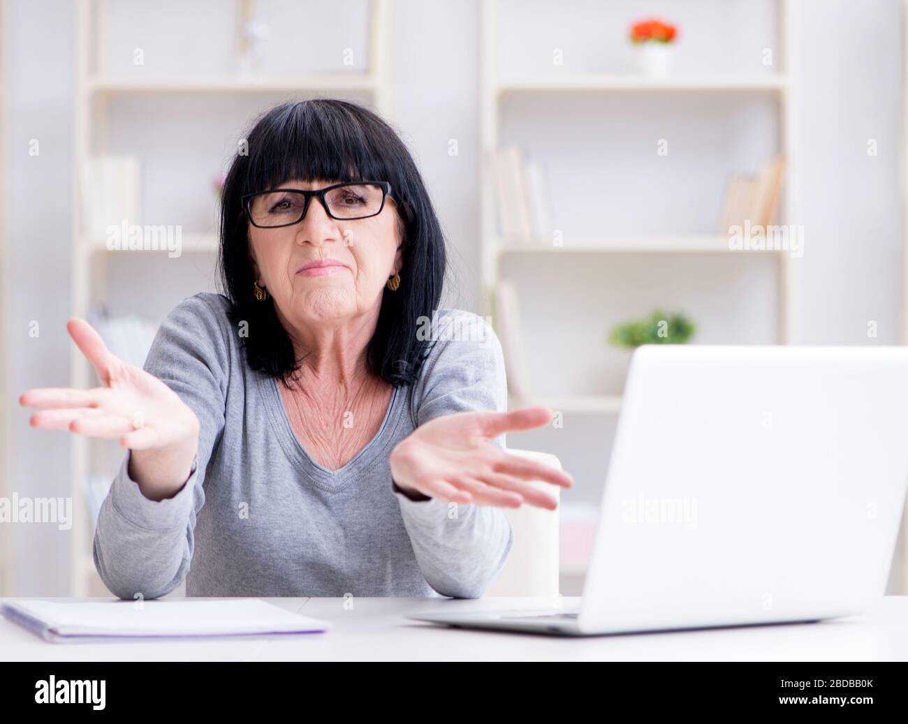 The senior woman struggling at computer Stock Photo - Alamy