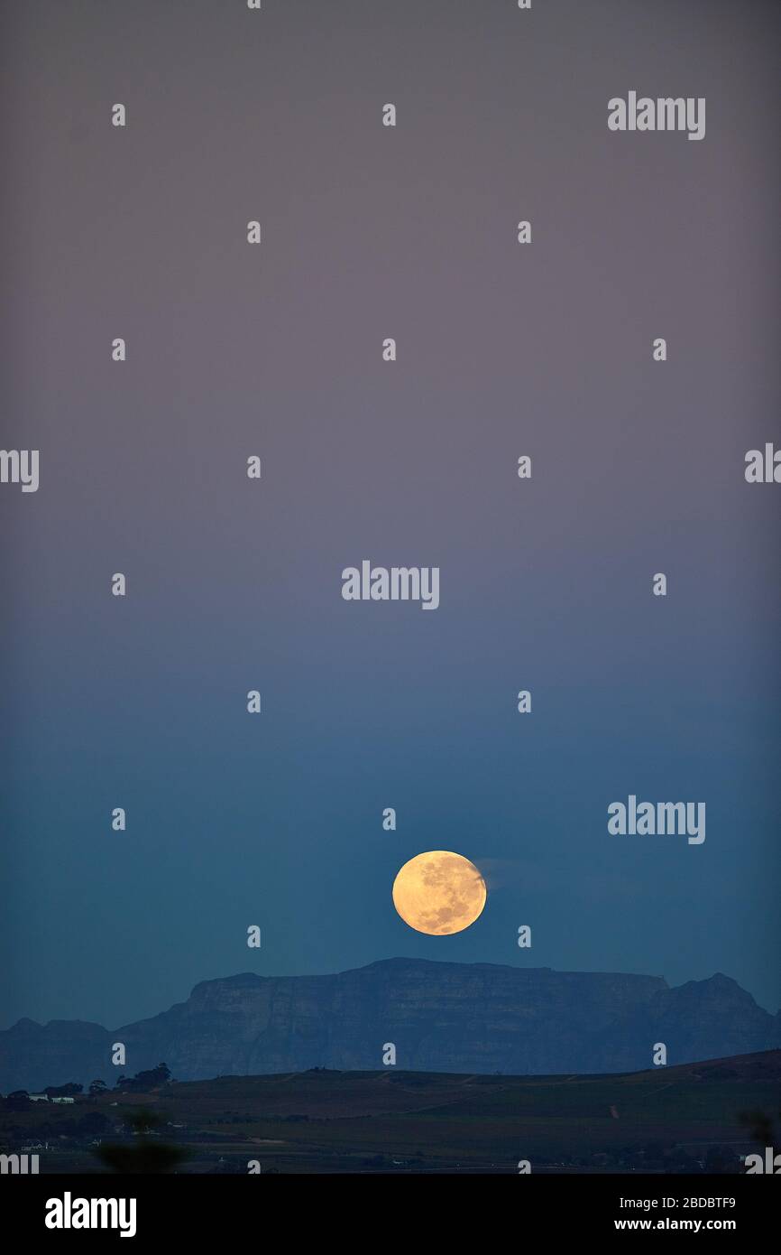 Pink super moon over Table Mountain from Stellenbosch Stock Photo - Alamy